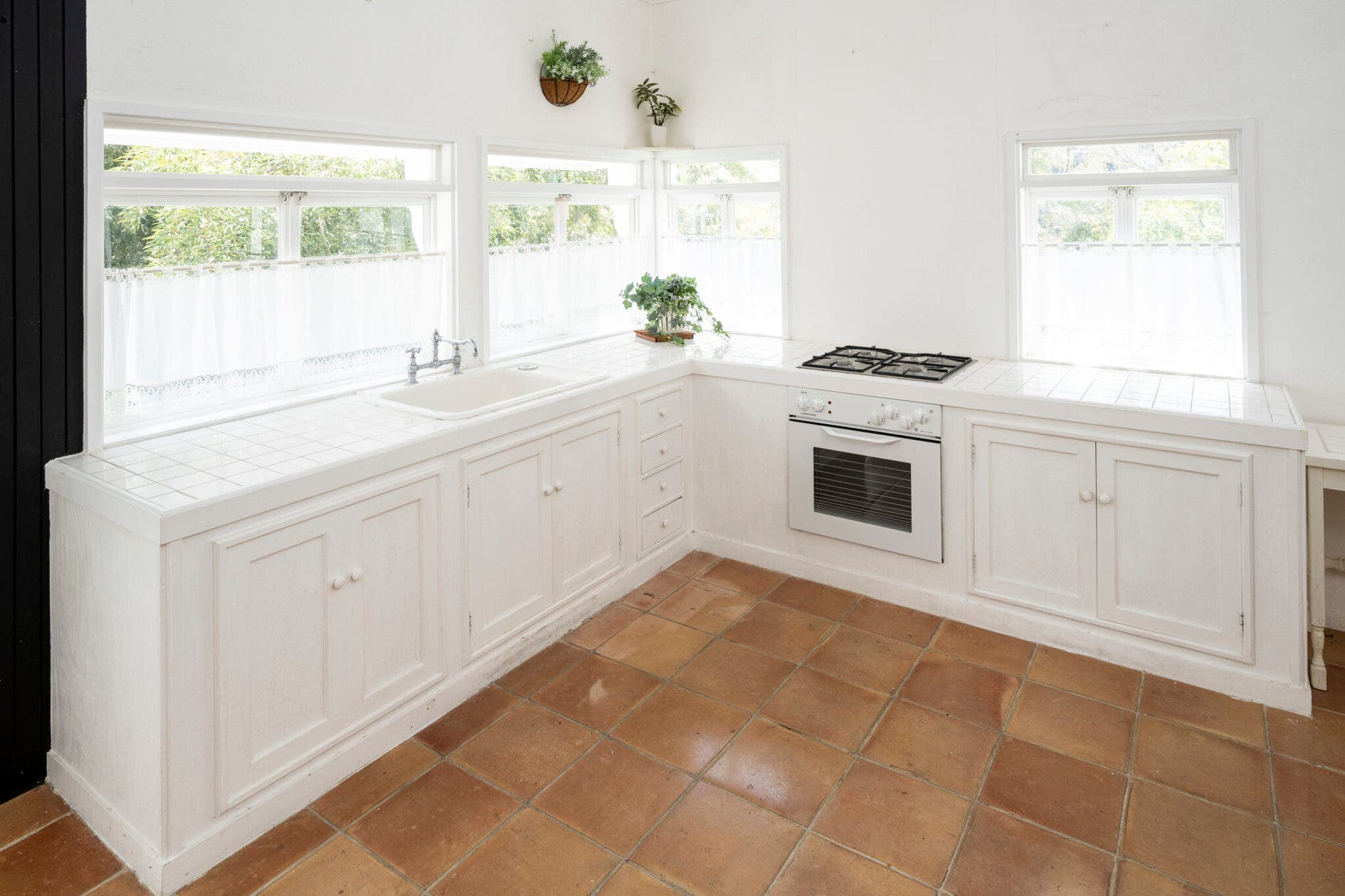 【都心から90分】自然光×高天井×260㎡｜ロケバスOKの大型撮影ハウススタジオの写真16