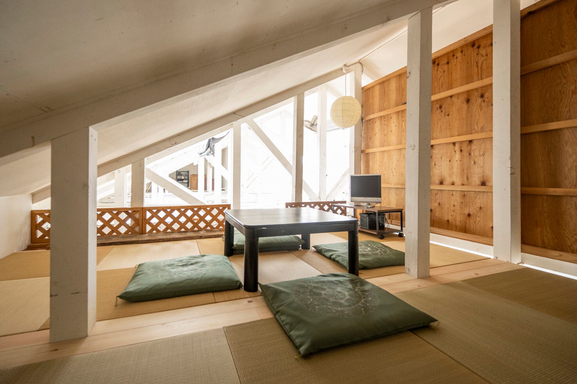 【都心から90分】自然光×高天井×260㎡｜ロケバスOKの大型撮影ハウススタジオの写真28