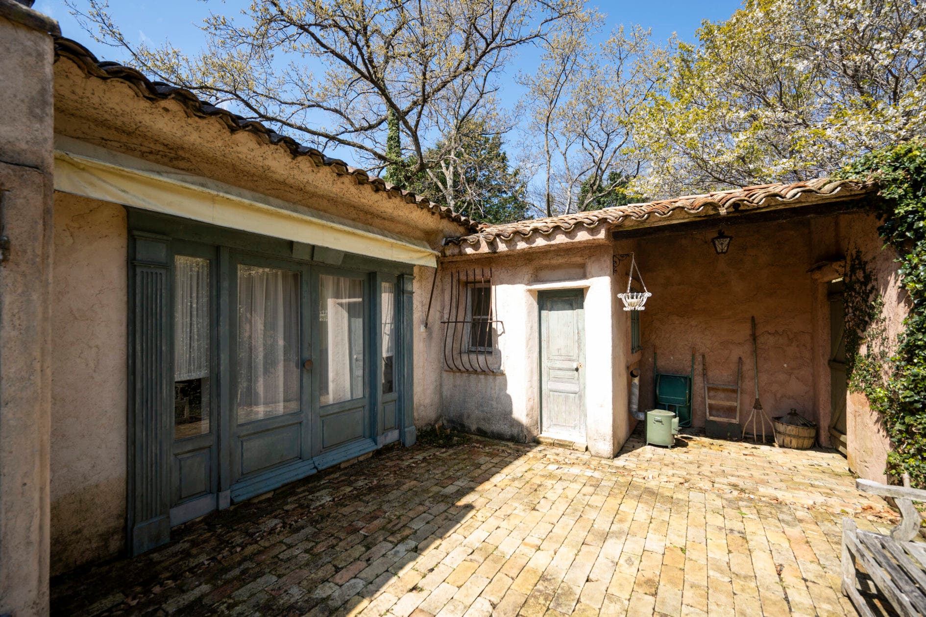 【都心から90分】自然光×高天井×260㎡｜ロケバスOKの大型撮影ハウススタジオの写真19