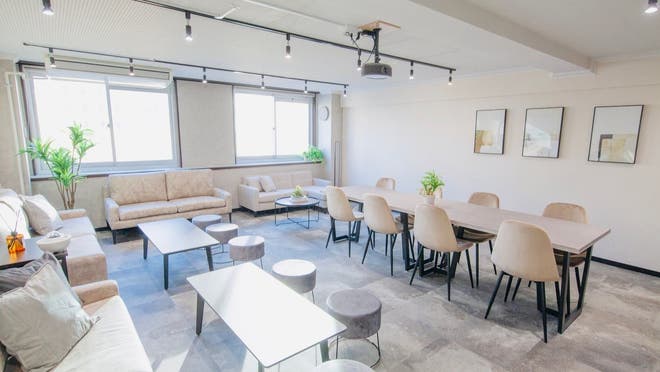 【フィオーレ名古屋】<久屋大通駅3分🚃>最大着席25名/100㌅スクリーン/飲食🆗/懇親会/ビジネス/インボイス対応の写真1