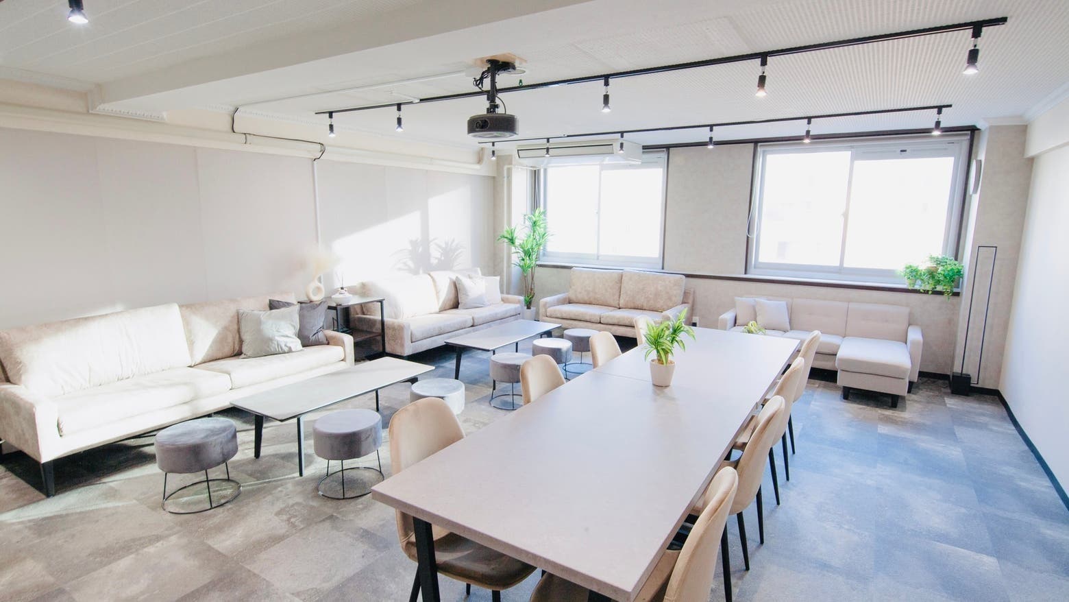 【フィオーレ名古屋】＜久屋大通駅3分🚃＞最大着席25名/100㌅スクリーン/飲食🆗/懇親会/ビジネス/インボイス対応の写真2