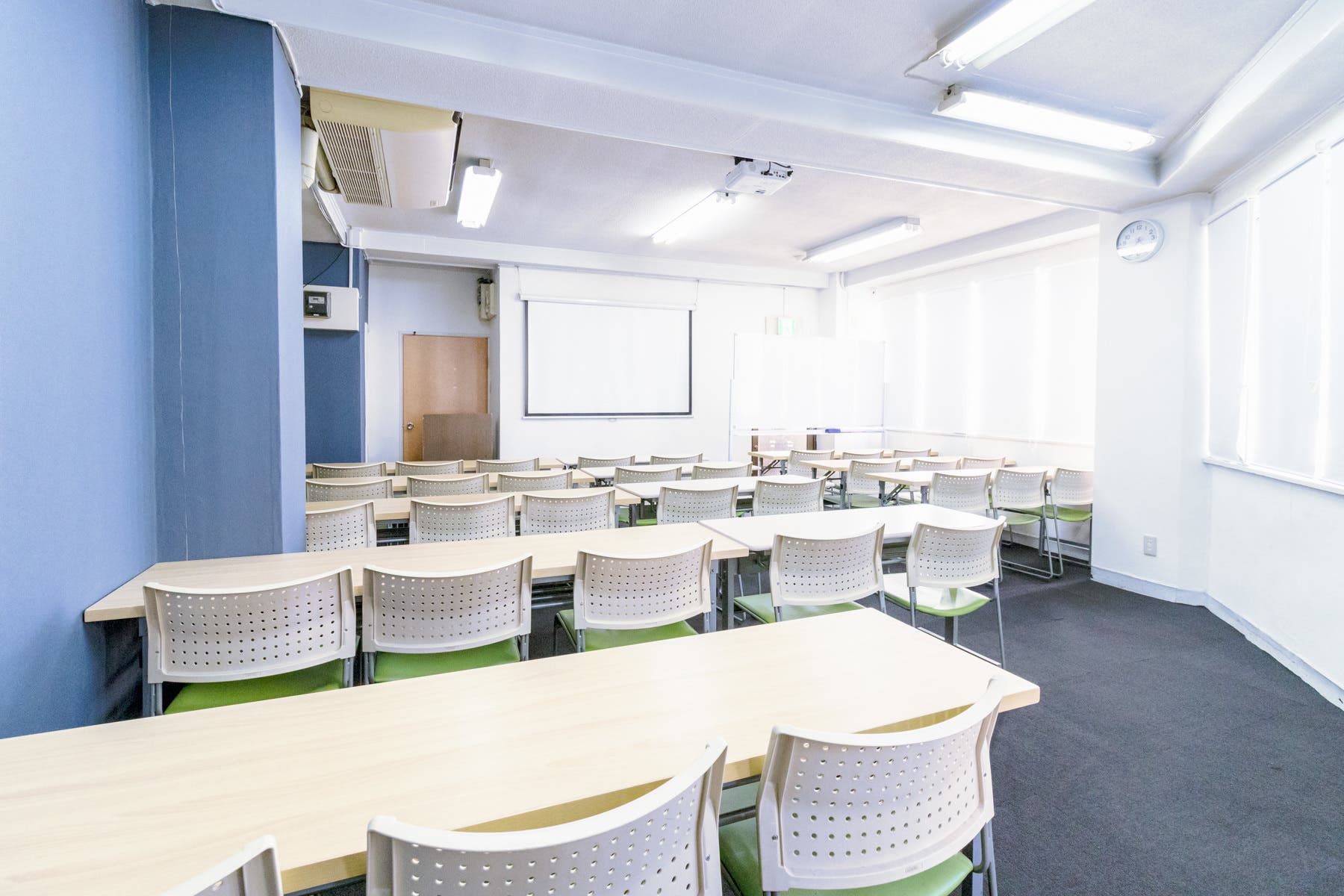 【JR新宿駅徒歩2分！30名】プロジェクター・ホワイトボード・マイク・WiFi全て無料！ふれあい貸し会議室 新宿No25の写真2