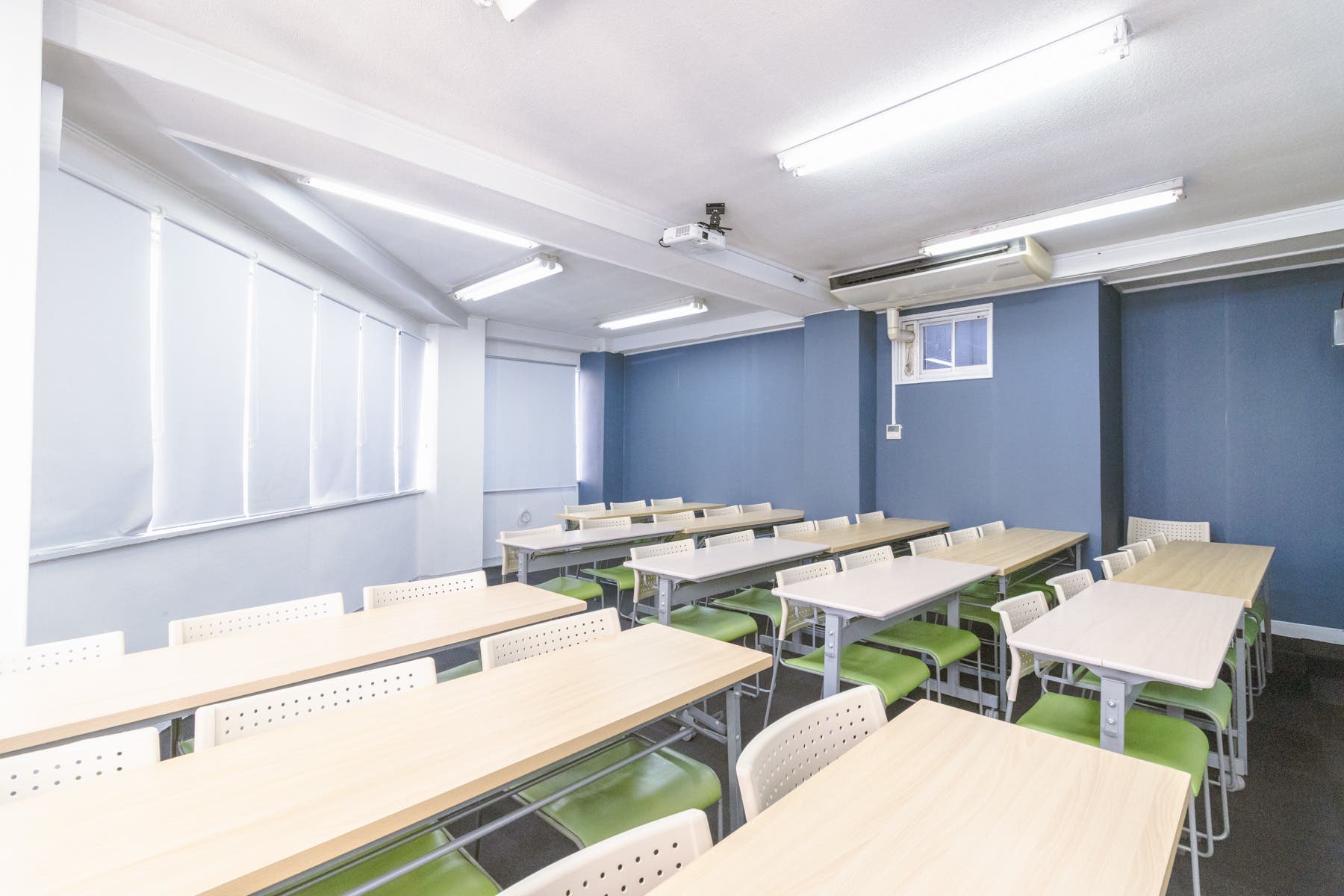 【JR新宿駅徒歩2分！30名】プロジェクター・ホワイトボード・マイク・WiFi全て無料！ふれあい貸し会議室 新宿No25の写真5