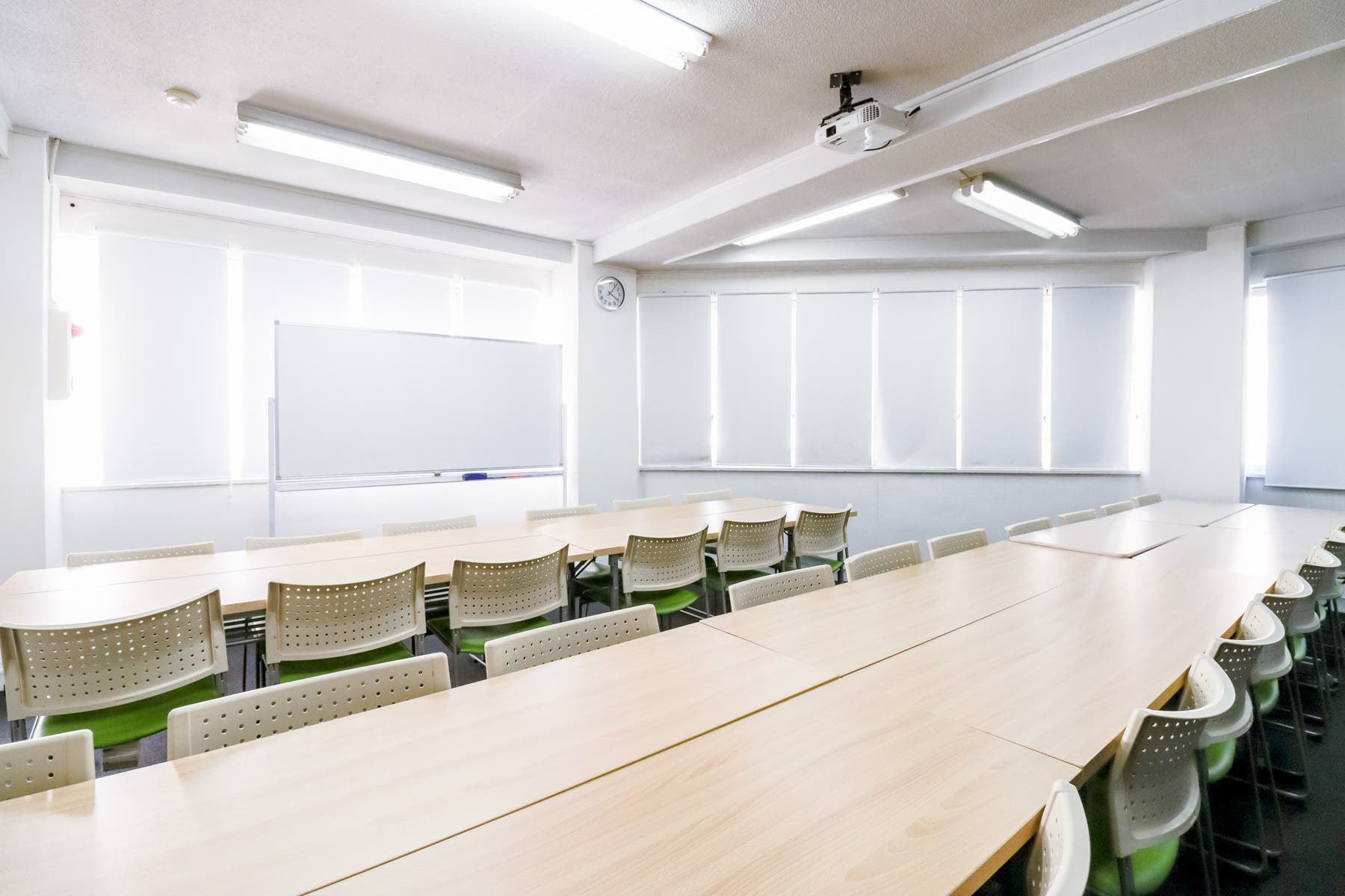 【JR新宿駅徒歩2分！30名】プロジェクター・ホワイトボード・マイク・WiFi全て無料！ふれあい貸し会議室 新宿No25の写真9