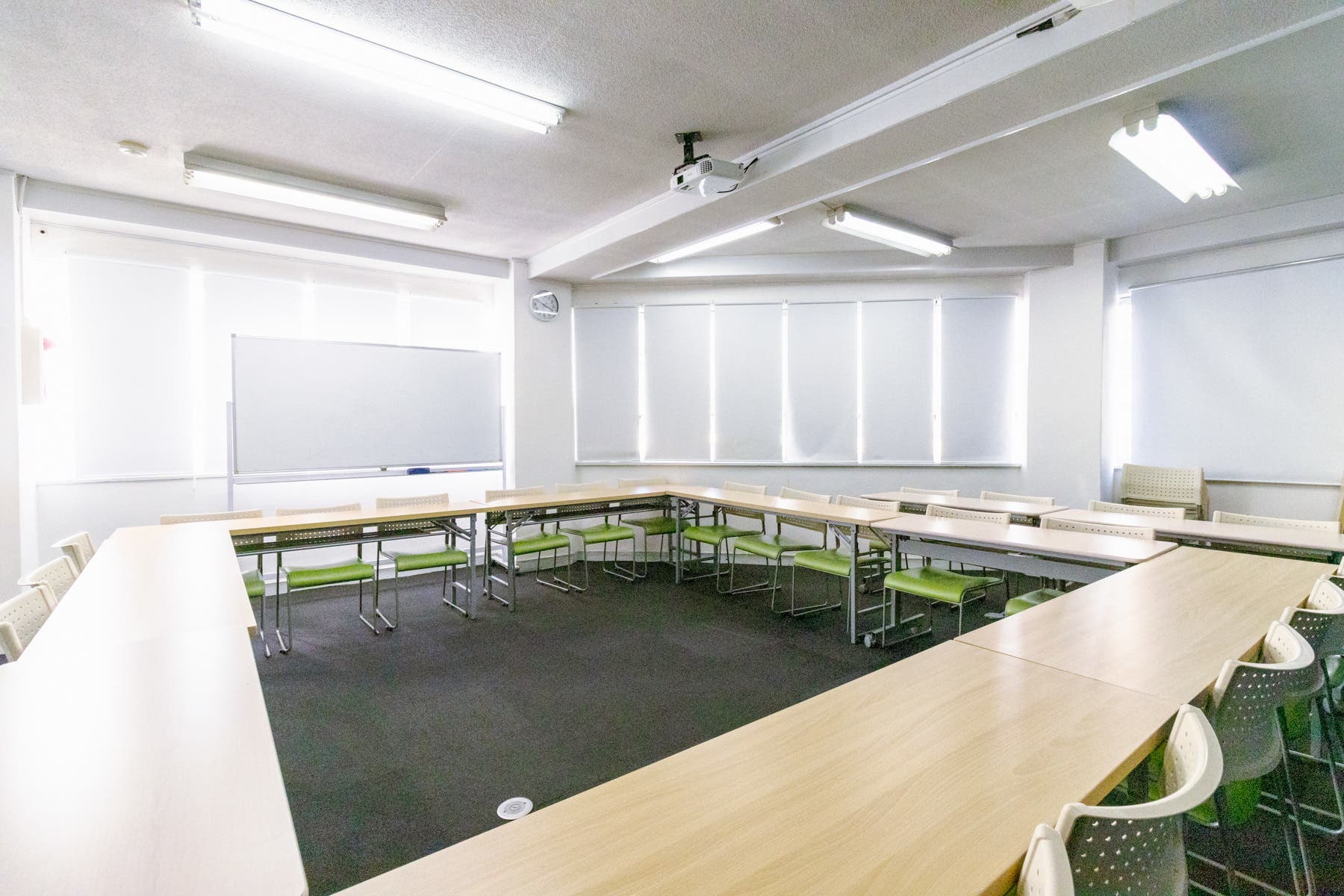 【JR新宿駅徒歩2分！30名】プロジェクター・ホワイトボード・マイク・WiFi全て無料！ふれあい貸し会議室 新宿No25の写真14