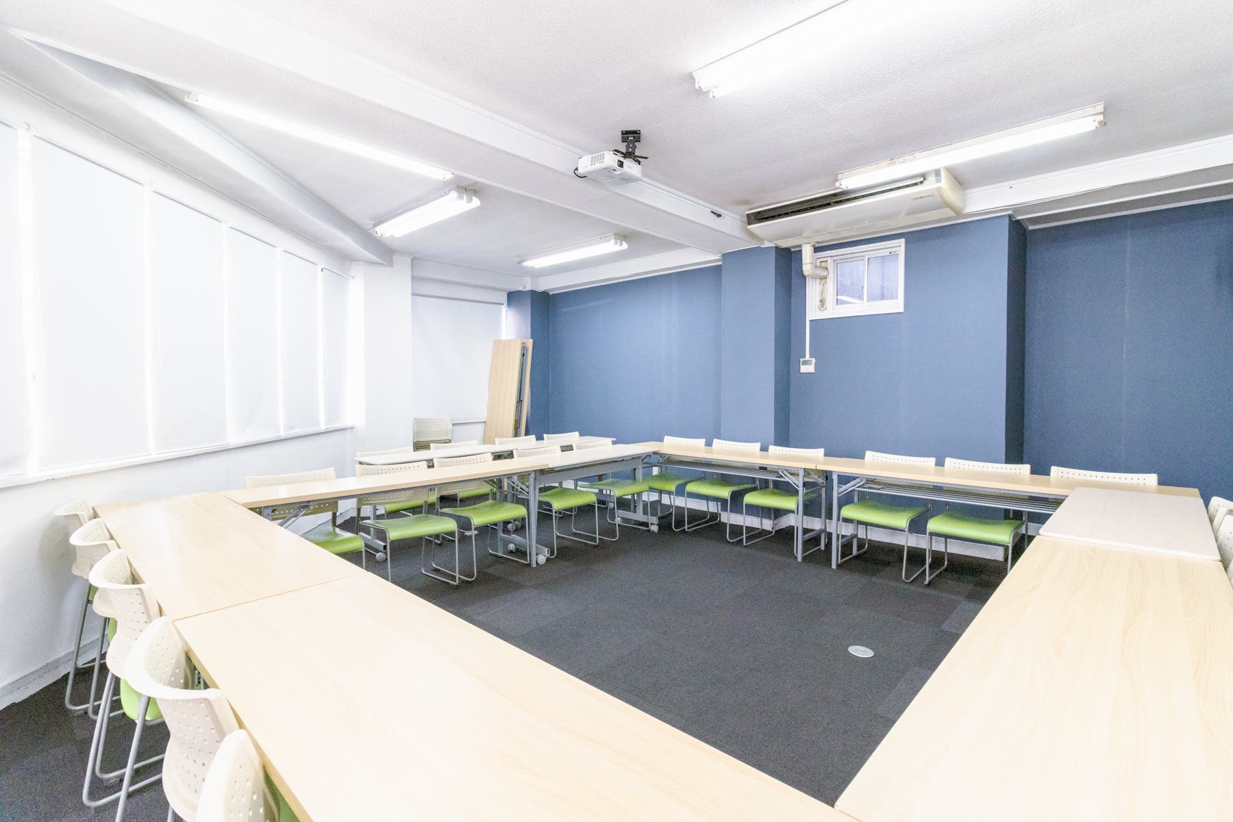 【JR新宿駅徒歩2分！30名】プロジェクター・ホワイトボード・マイク・WiFi全て無料！ふれあい貸し会議室 新宿No25の写真16