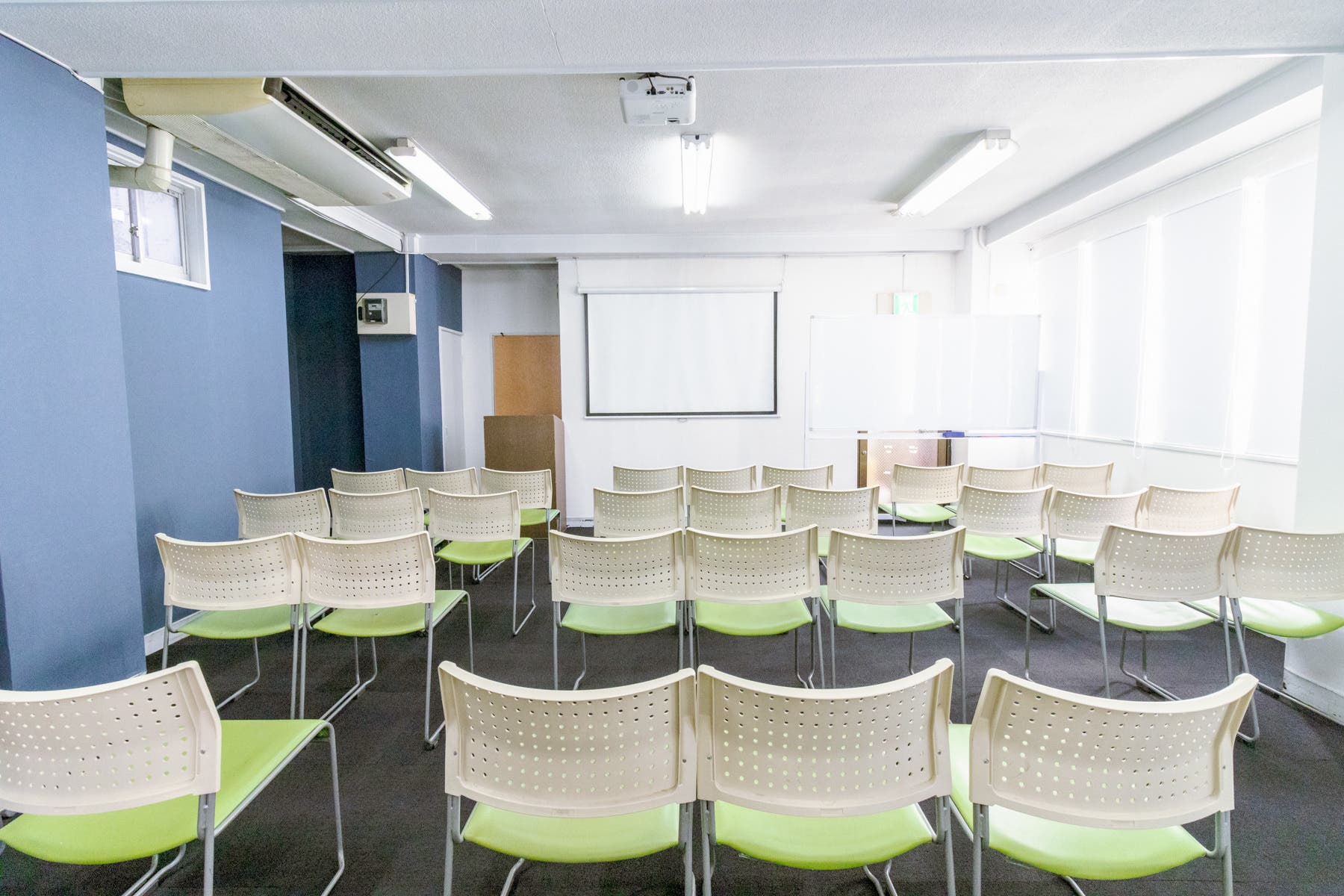 【JR新宿駅徒歩2分！30名】プロジェクター・ホワイトボード・マイク・WiFi全て無料！ふれあい貸し会議室 新宿No25の写真17