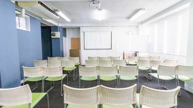 【JR新宿駅徒歩2分!30名】プロジェクター・ホワイトボード・マイク・WiFi全て無料!ふれあい貸し会議室 新宿No25の写真17