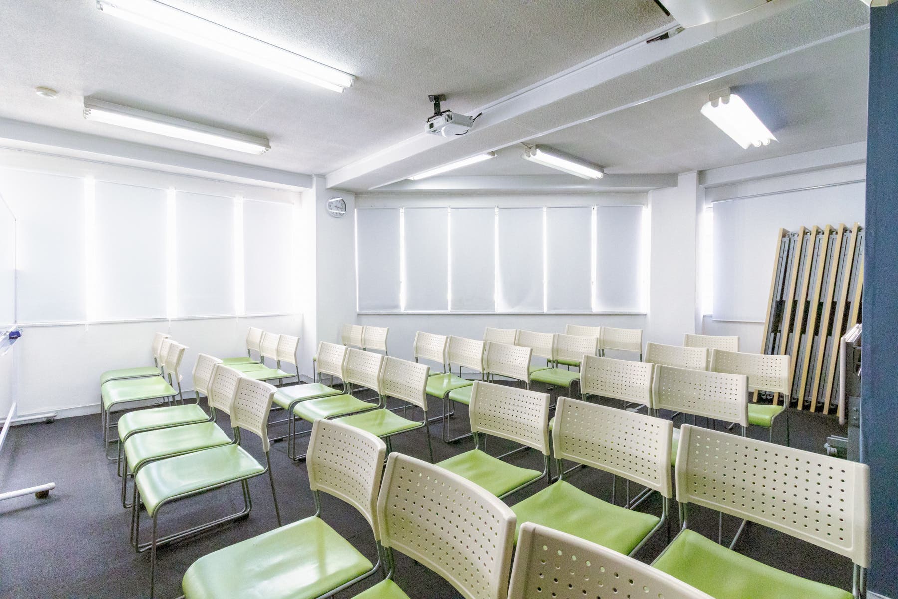 【JR新宿駅徒歩2分！30名】プロジェクター・ホワイトボード・マイク・WiFi全て無料！ふれあい貸し会議室 新宿No25の写真19