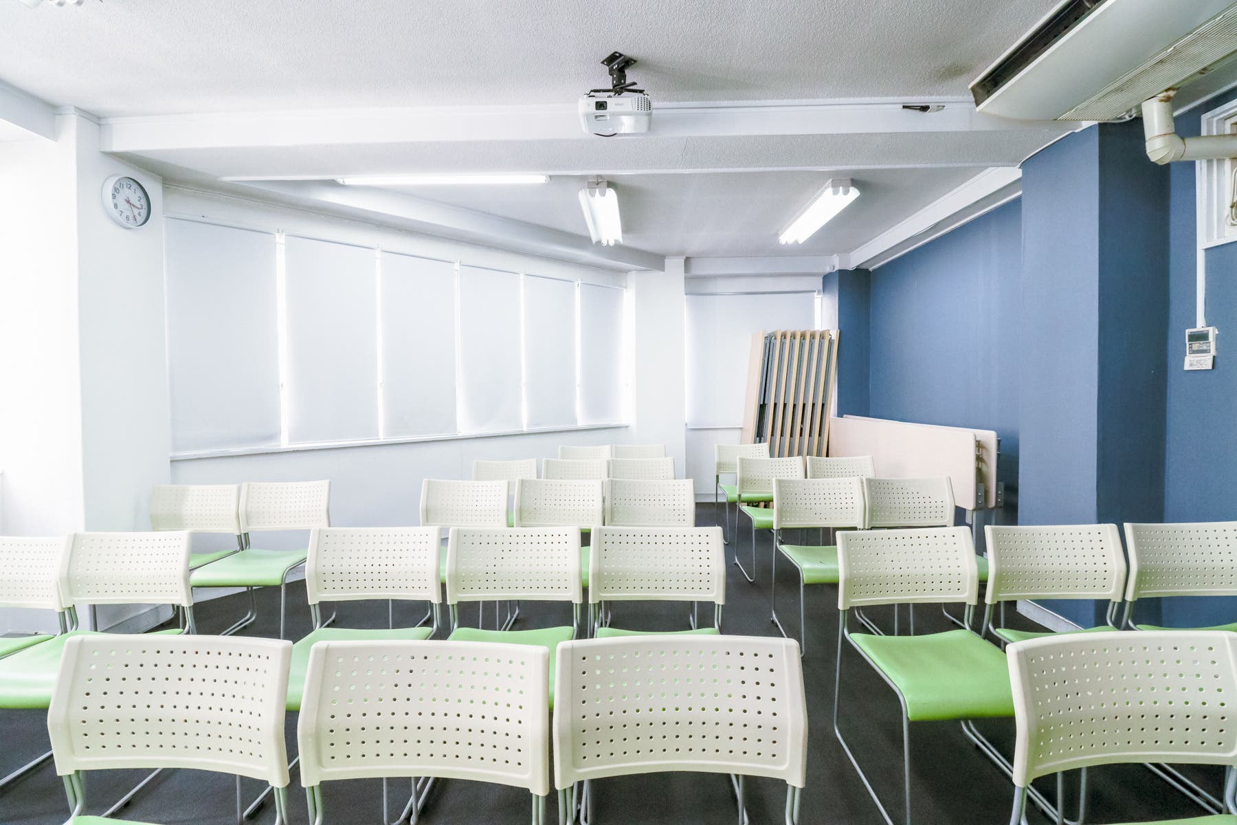 【JR新宿駅徒歩2分！30名】プロジェクター・ホワイトボード・マイク・WiFi全て無料！ふれあい貸し会議室 新宿No25の写真20