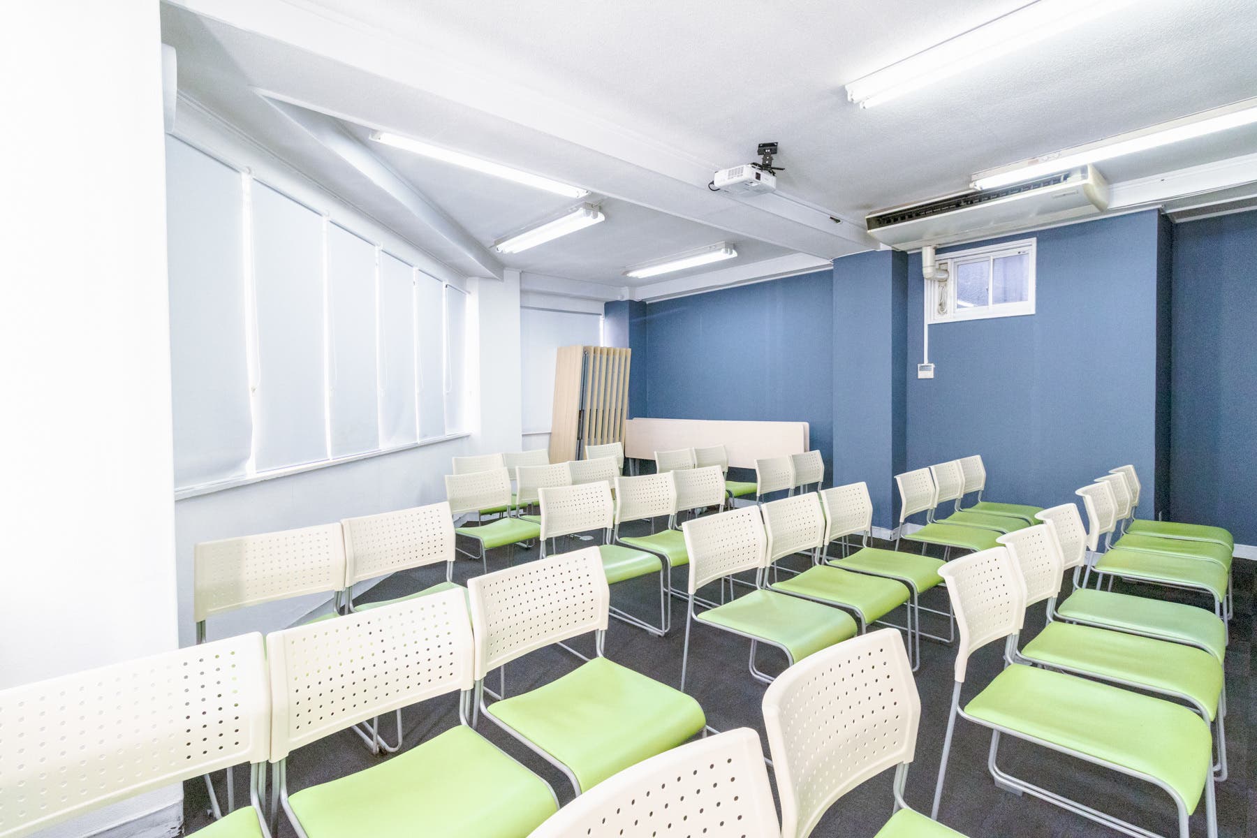 【JR新宿駅徒歩2分！30名】プロジェクター・ホワイトボード・マイク・WiFi全て無料！ふれあい貸し会議室 新宿No25の写真21