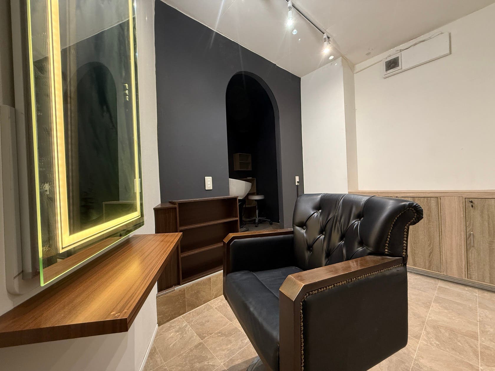 【鶴見駅1分】美容所登録済⭕完全個室の美容室✂️アイラッシュ可👀低リスクで独立開業が可能です。の写真1