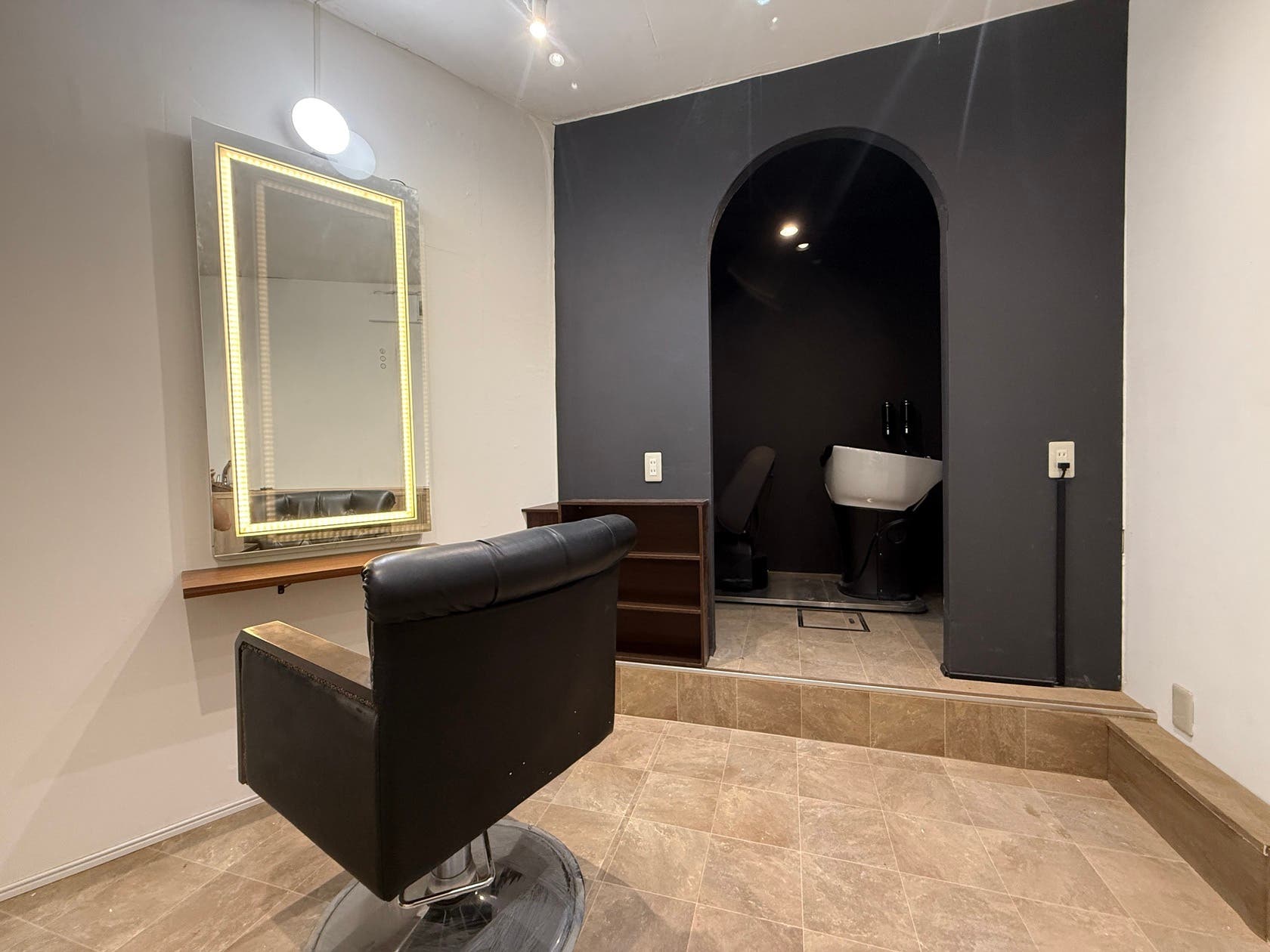 【鶴見駅1分】美容所登録済⭕完全個室の美容室✂️アイラッシュ可👀低リスクで独立開業が可能です。の写真2