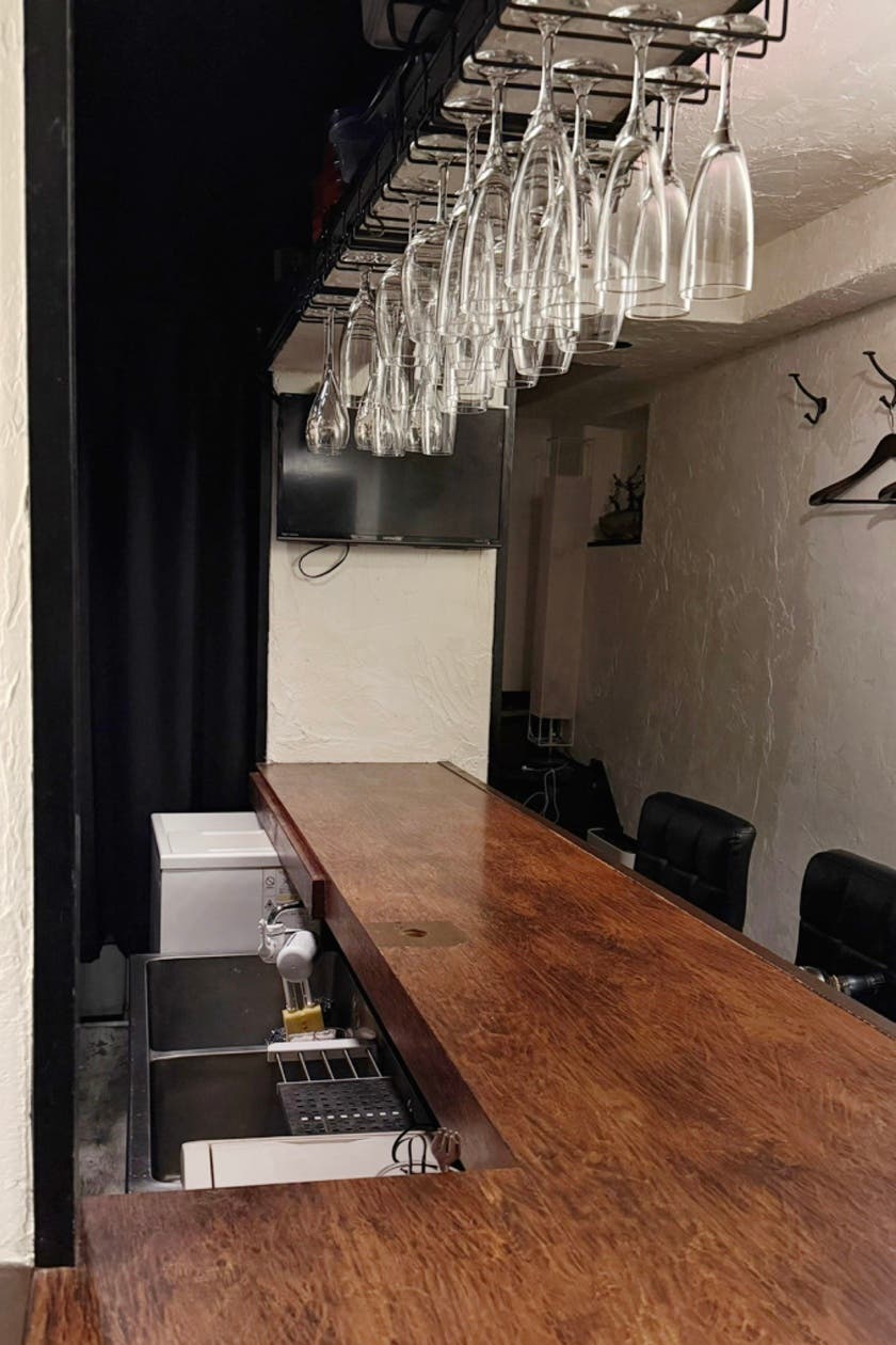 西麻布の隠れ家スナック空間を、日中はレンタルスペースとして活用！ の写真3