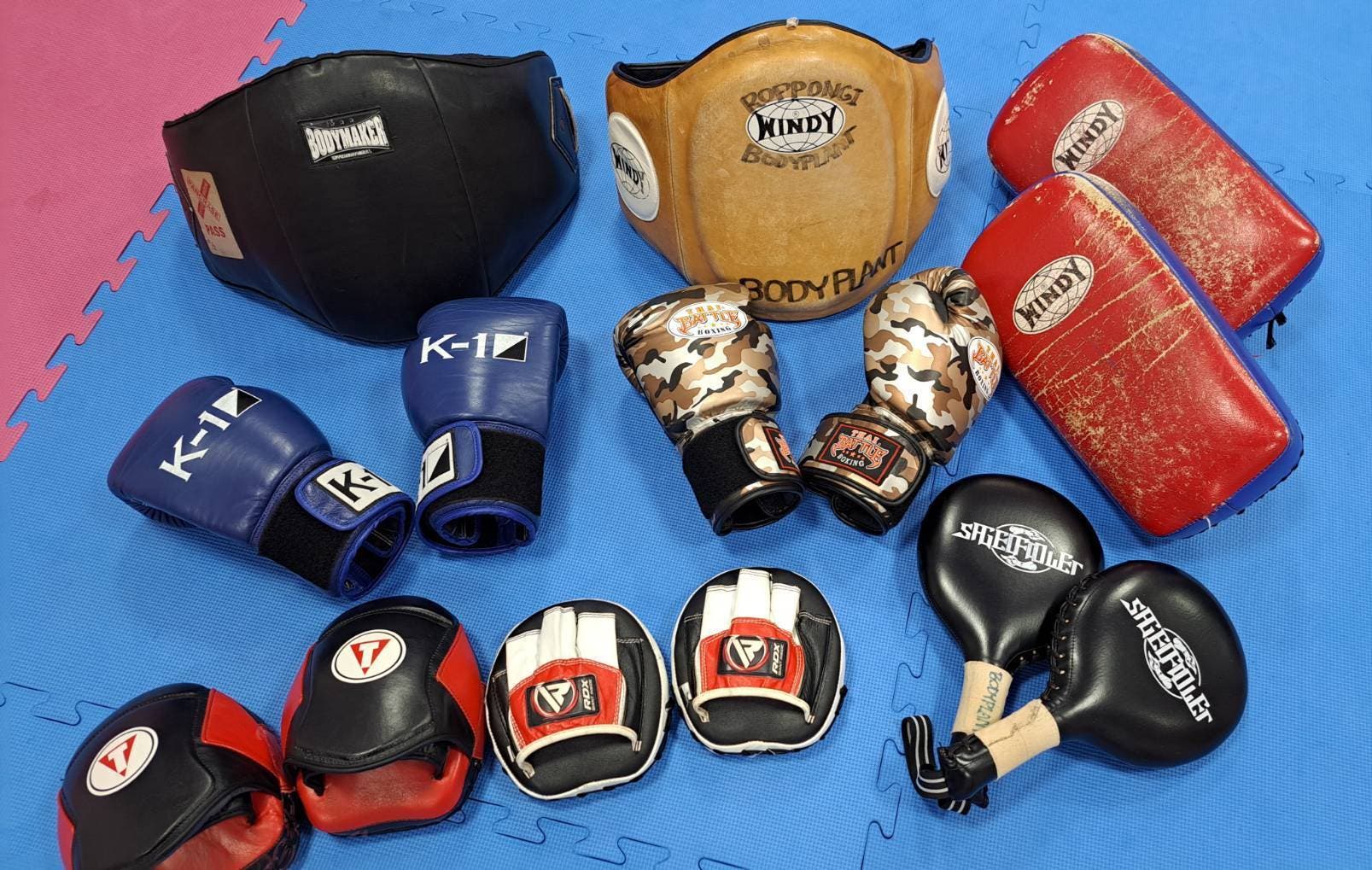 サンドバッグやミット、グローブも用意！の画像1