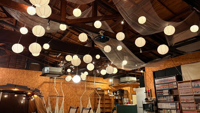 <Hammock>🚶三鷹駅徒歩3分🎉最大70名✨ハンモックカフェ🏕️グランピング🎥100インチスクリーン🃏ボードゲームの写真3