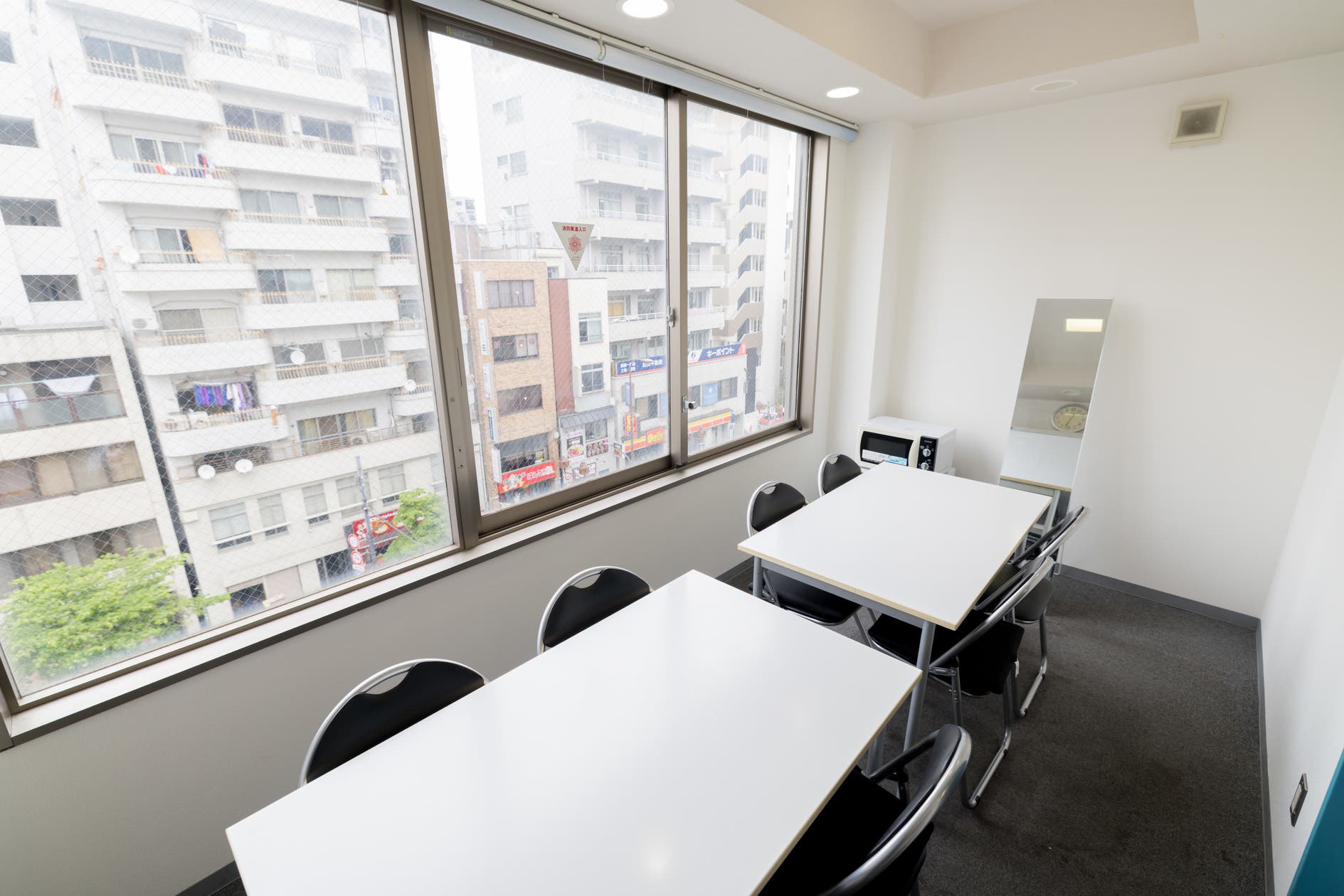 【5F小会議室】池袋C2出口 徒歩約２分  ホワイトボード、wifi付きの写真2