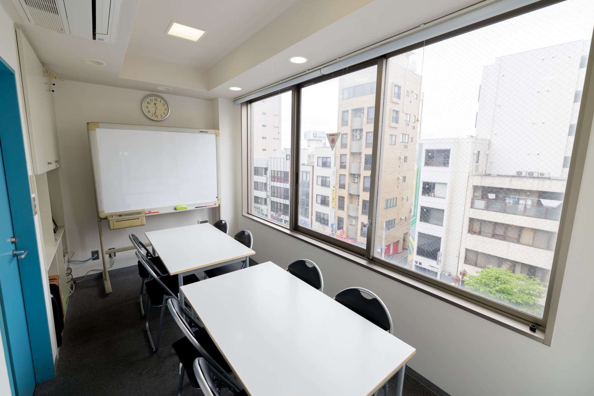 【5F小会議室】池袋C2出口 徒歩約２分  ホワイトボード、wifi付きの写真3