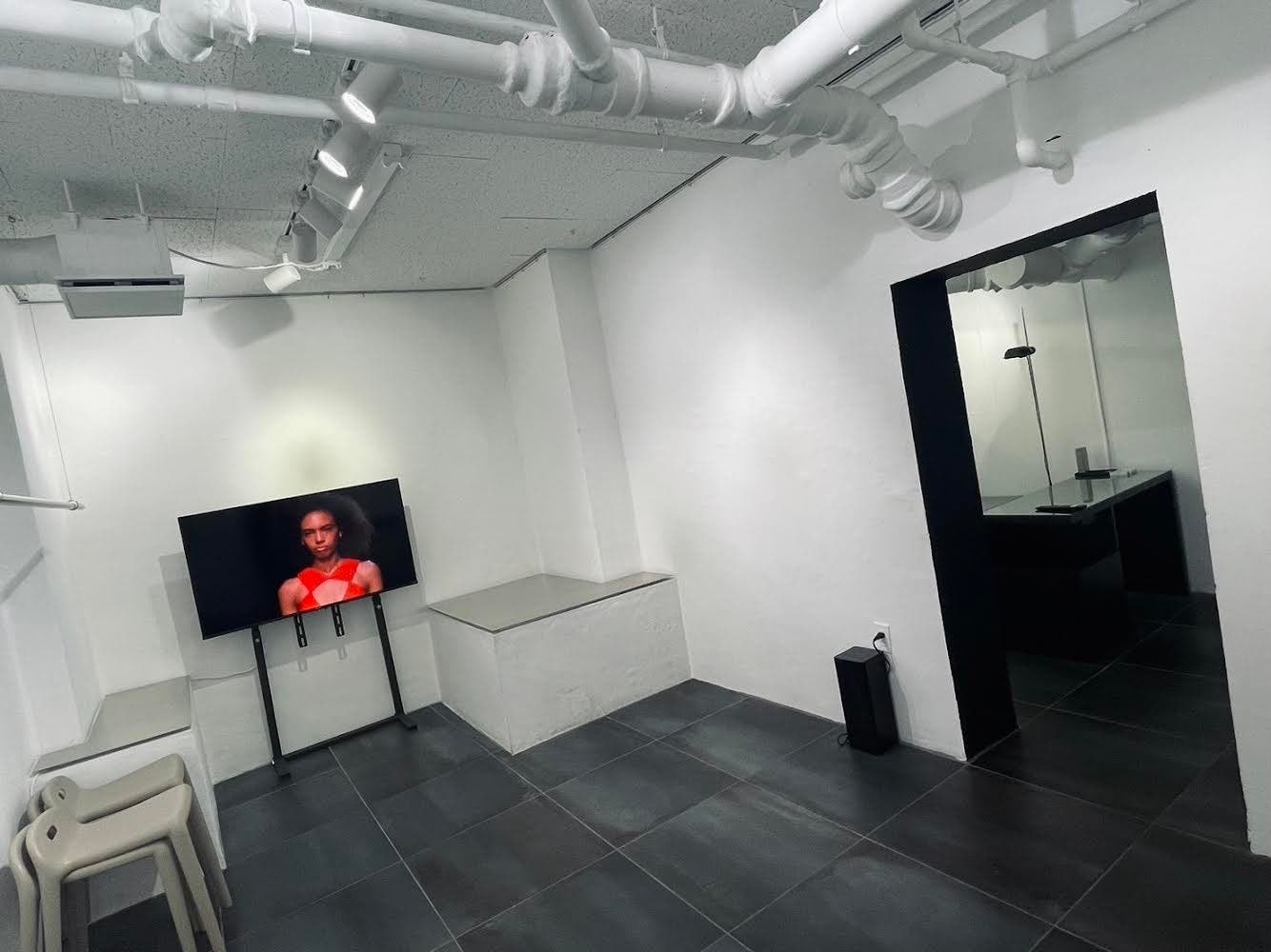 山種美術館徒歩1分 |デザイナーズスペース|駒沢通り沿い 好立地路面店|アパレル・撮影・展示会|大型モニター2台完備|の写真3