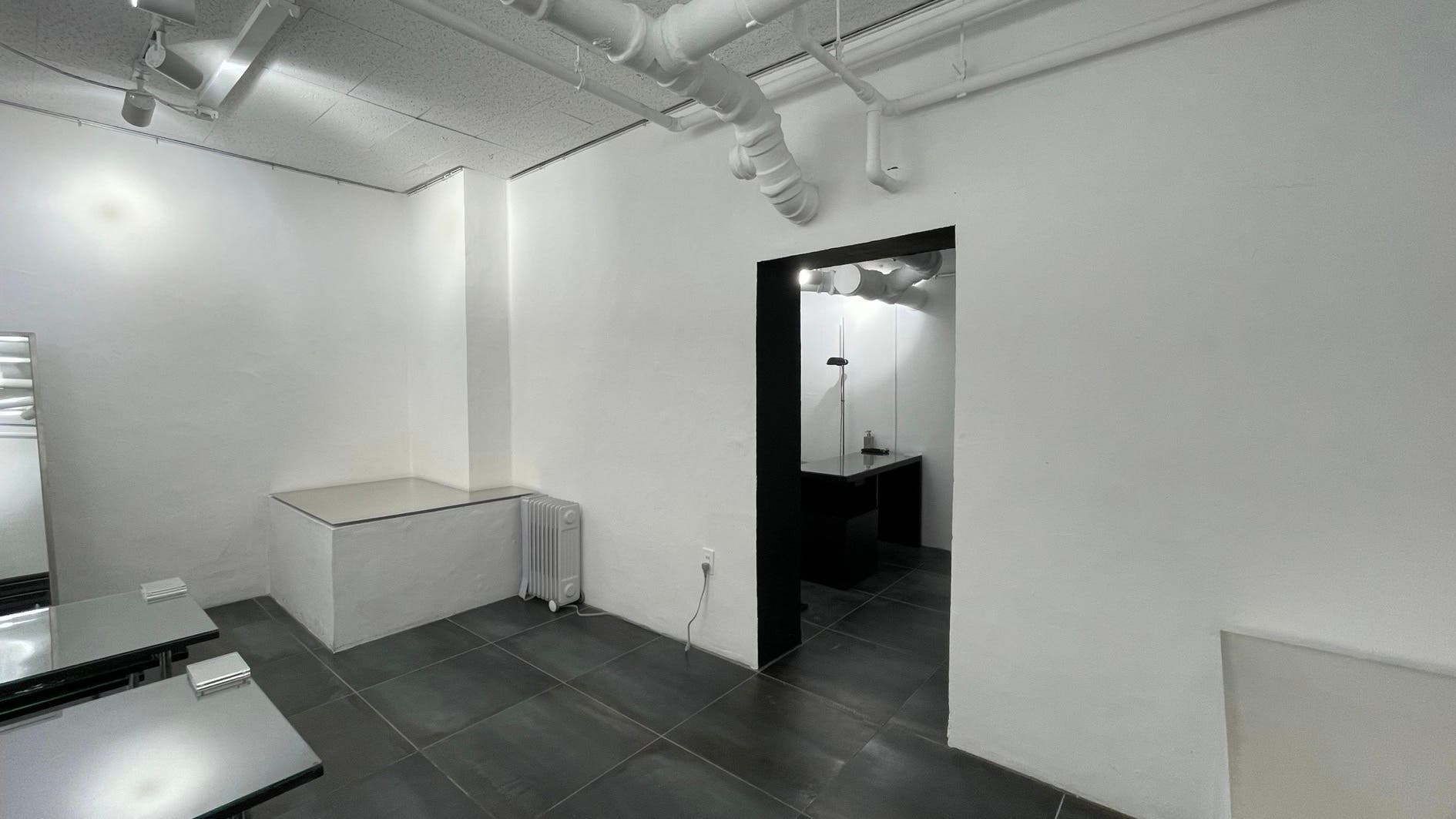 山種美術館徒歩1分 |デザイナーズスペース|駒沢通り沿い 好立地路面店|アパレル・撮影・展示会|大型モニター2台完備|の写真2