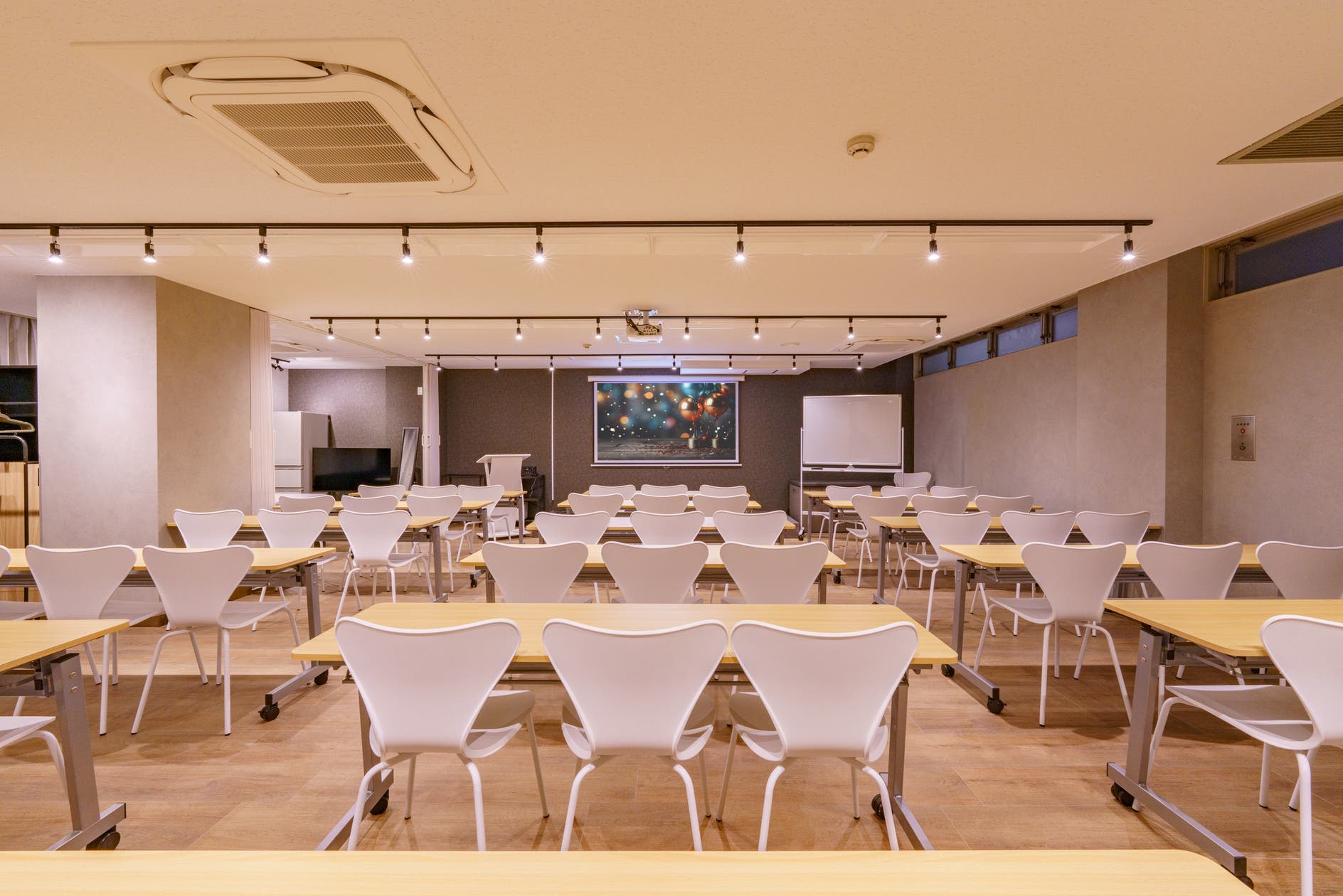 【内見無料】水道橋駅4分✨席数60/立食80名⭕️控室/24H/飲食可/100㌅画面/ゴミ処理/会議/懇親会/歓送迎会/セミナーの写真5