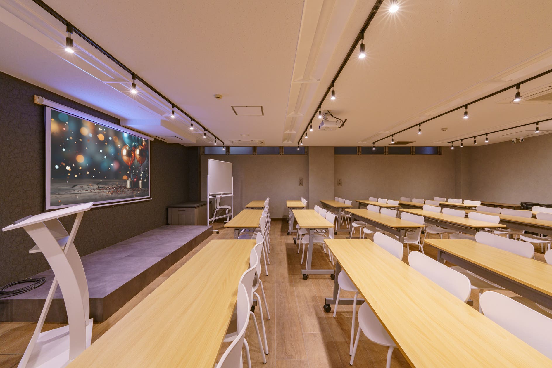 【内見無料】水道橋駅4分✨席数60/立食80名⭕️控室/24H/飲食可/100㌅画面/ゴミ処理/会議/懇親会/歓送迎会/セミナーの写真6