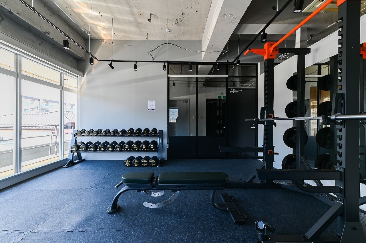【南松本駅徒歩5分】各種マシン完備でパーソナルトレーニング可能な個室・無人ジム【撮影ご相談ください！】の写真3