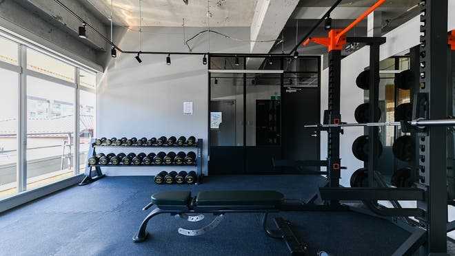 【南松本駅徒歩5分】各種マシン完備でパーソナルトレーニング可能な個室・無人ジム【撮影ご相談ください!】の写真3