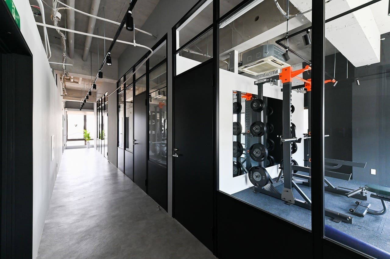 【南松本駅徒歩5分】各種マシン完備でパーソナルトレーニング可能な個室・無人ジム【撮影ご相談ください！】の写真6