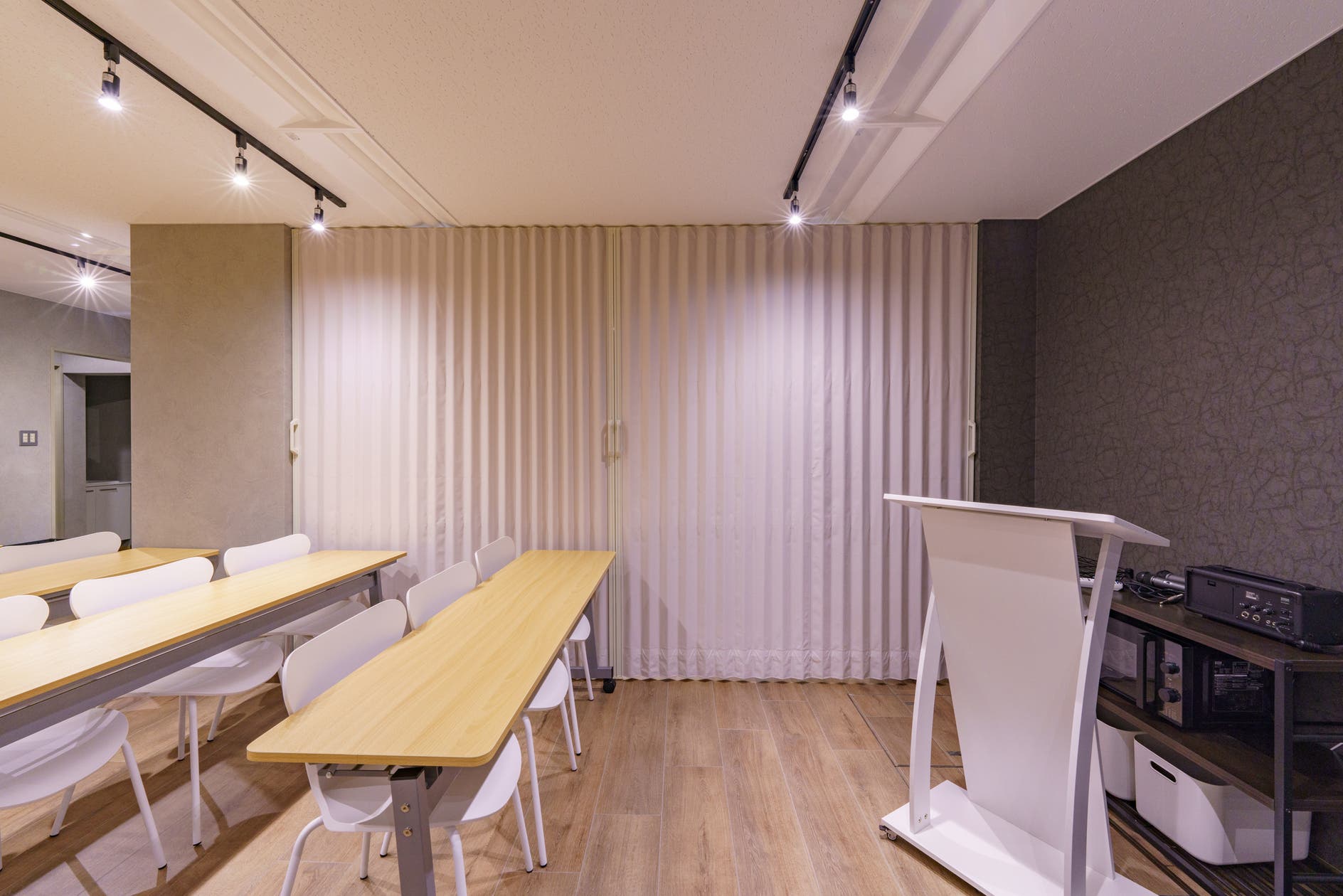 【内見無料】水道橋駅4分✨席数60/立食80名⭕️控室/24H/飲食可/100㌅画面/ゴミ処理/会議/懇親会/歓送迎会/セミナーの写真9