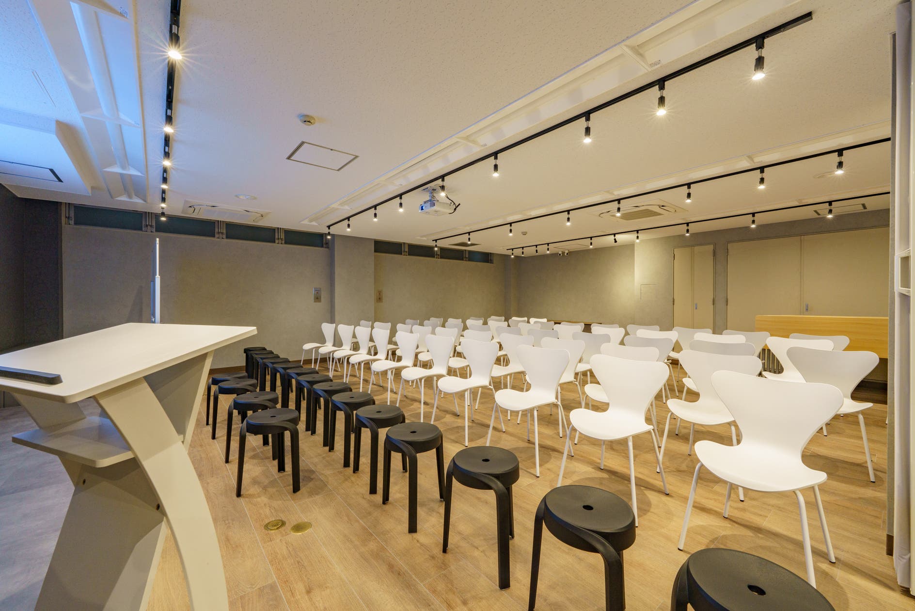 【内見無料】水道橋駅4分✨席数60/立食80名⭕️控室/24H/飲食可/100㌅画面/ゴミ処理/会議/懇親会/歓送迎会/セミナーの写真10