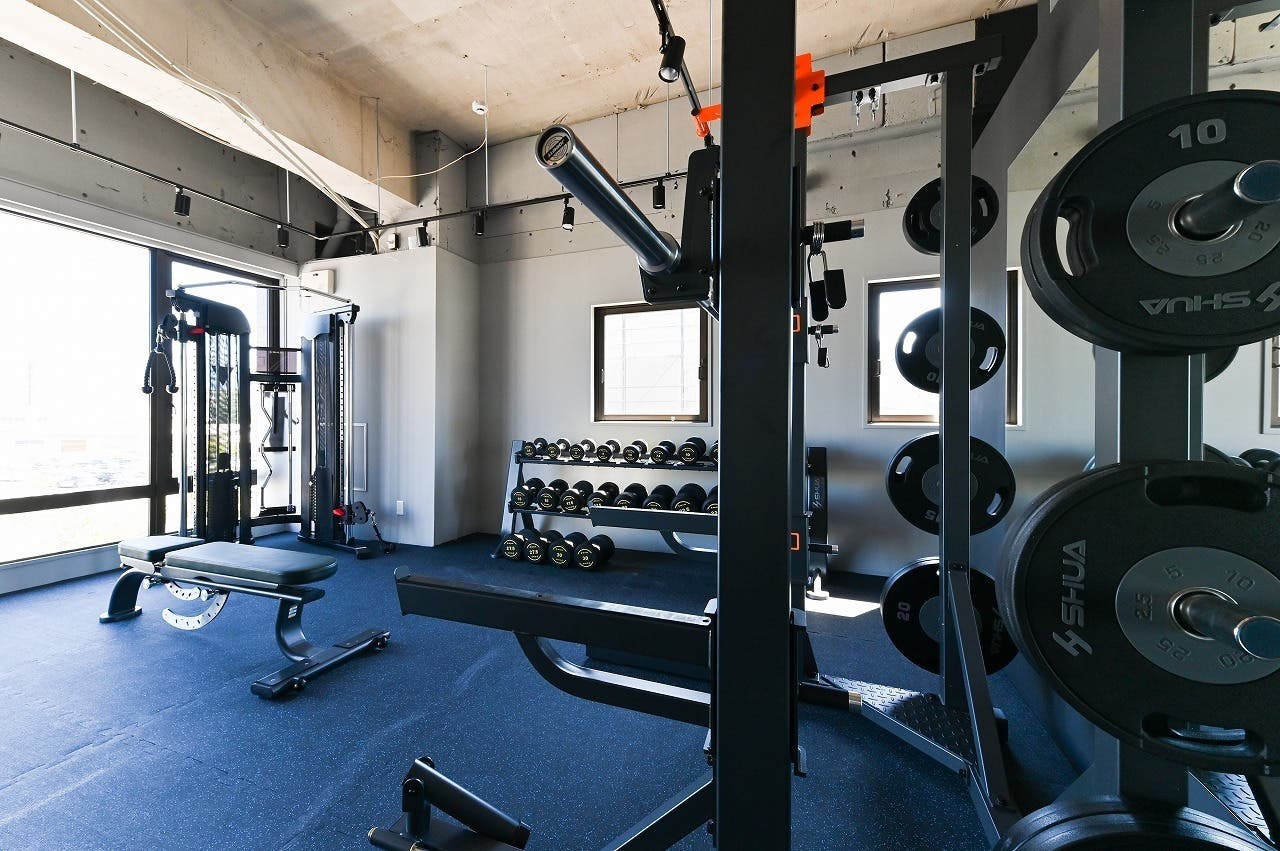 【南松本駅徒歩5分】各種マシン完備でパーソナルトレーニング可能な個室・無人ジム【撮影ご相談ください！】の写真2