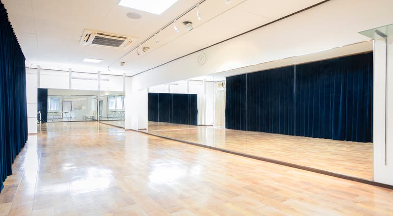 【NEW】富山市中心部！8m×3m壁面ミラー★大駐車場あり★アクセス抜群な音響完備レンタルスタジオ♪