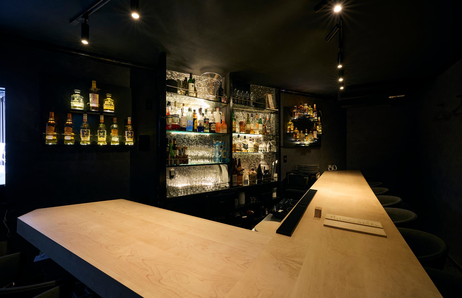 大阪駅から2駅！駅チカ【千日前線玉川駅1分・JR野田駅3分】スタイリッシュなバー 大人の隠れ家の写真1