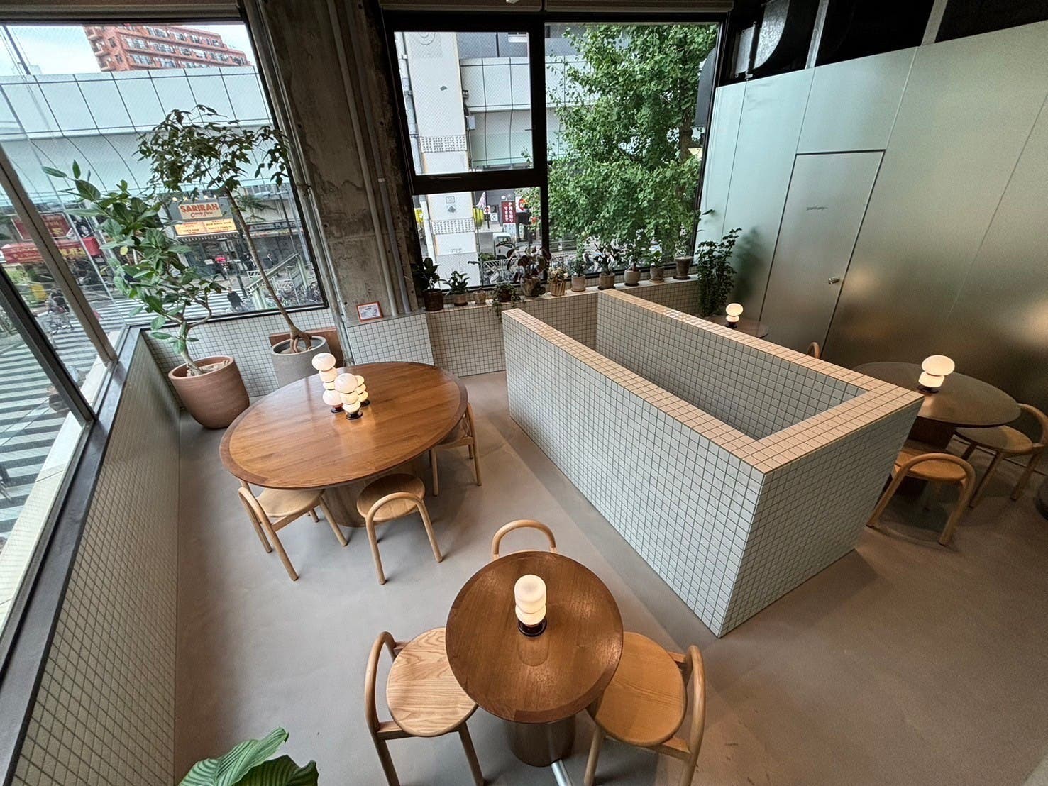 おしゃれカフェ2階飲食スペースをレンタルします！の写真1