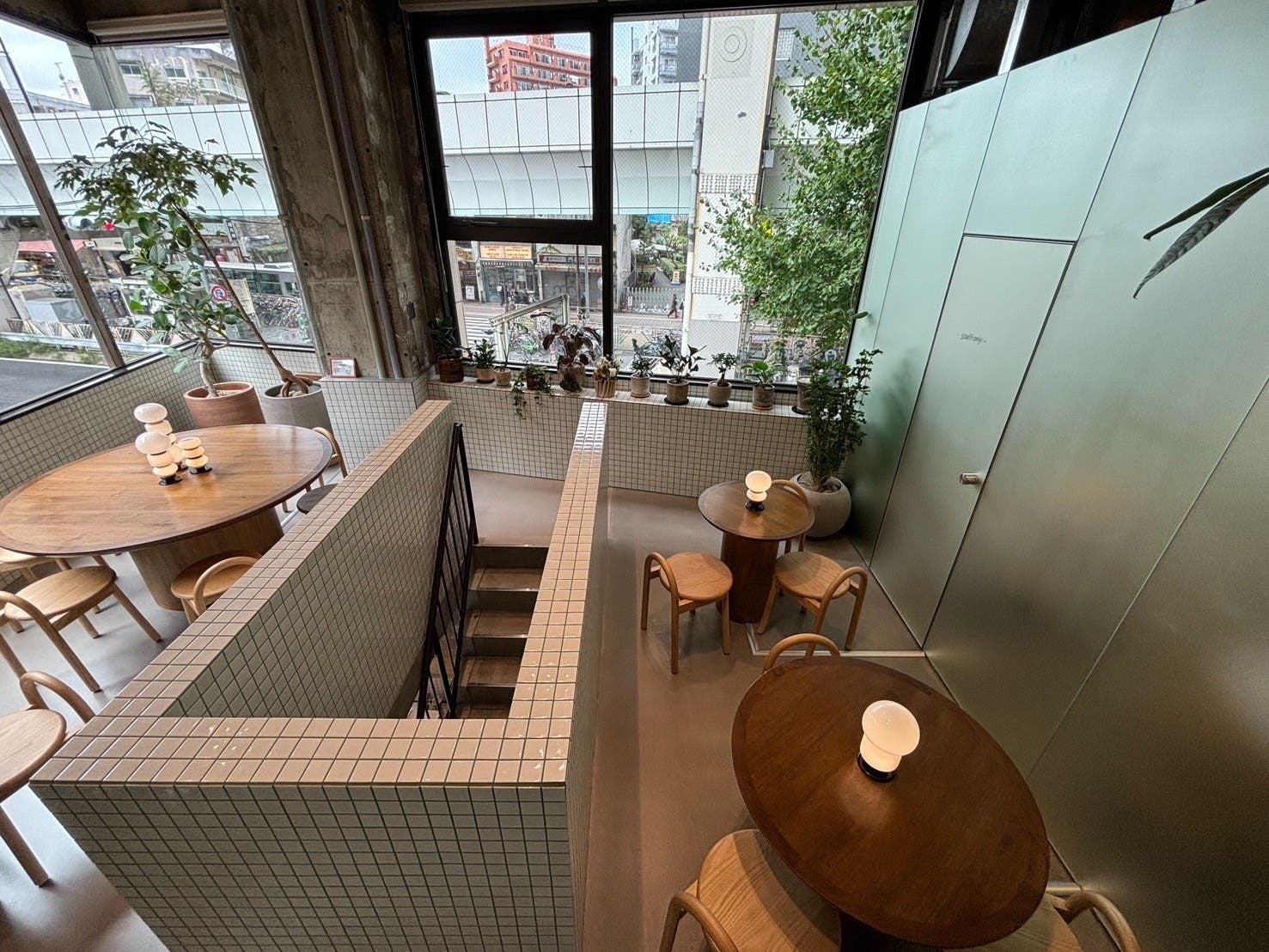 おしゃれカフェ2階飲食スペースをレンタルします！の写真3