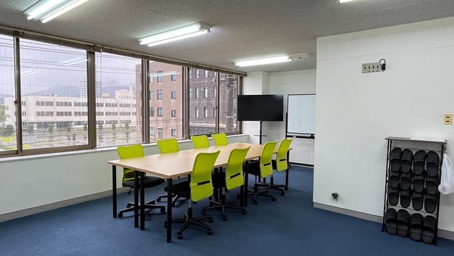 JR福山駅から車で5分 セミナーなど多彩な用途がある貸会議室の写真1