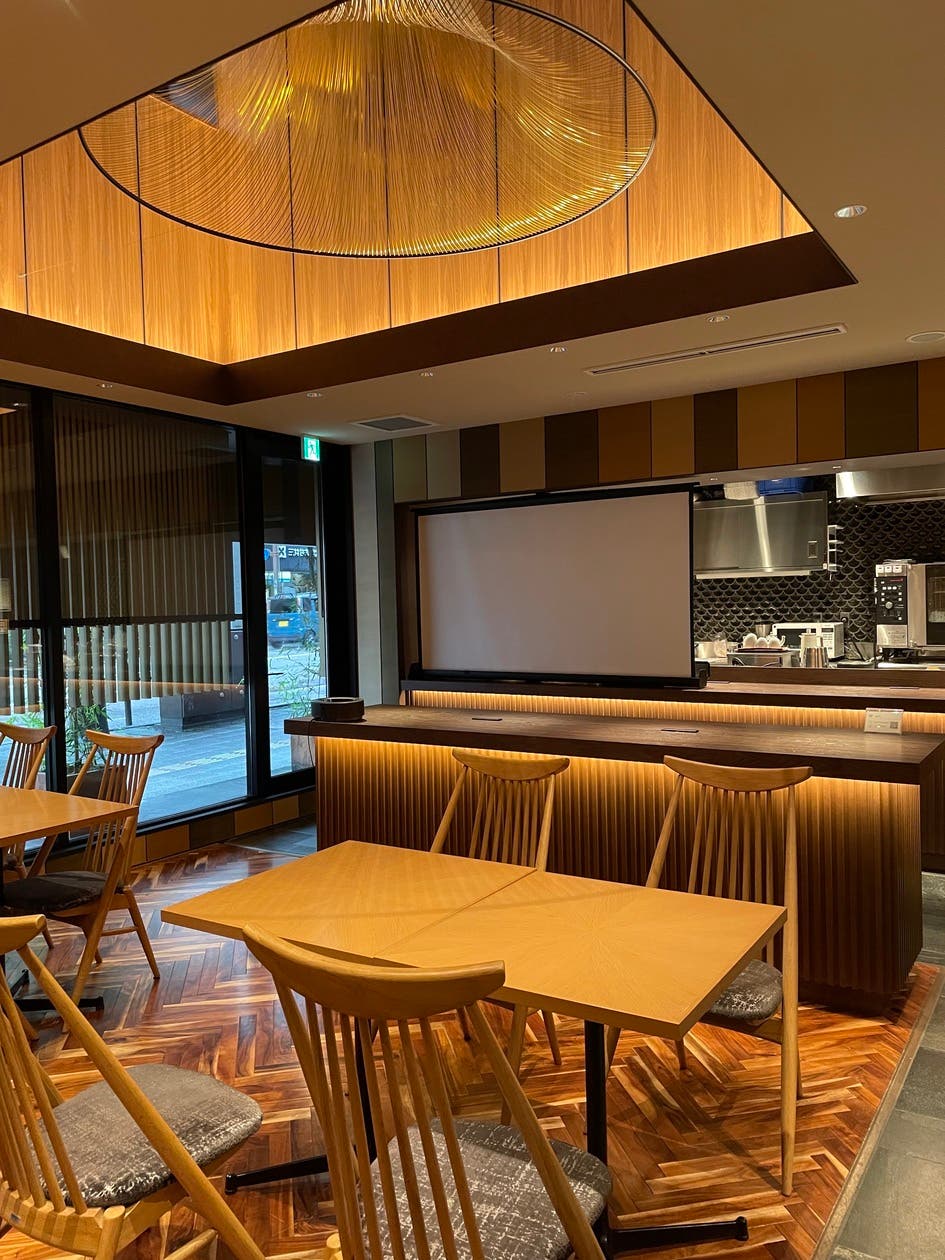 充実したキッチンあり！ホテルのラウンジを丸ごと貸切の写真6