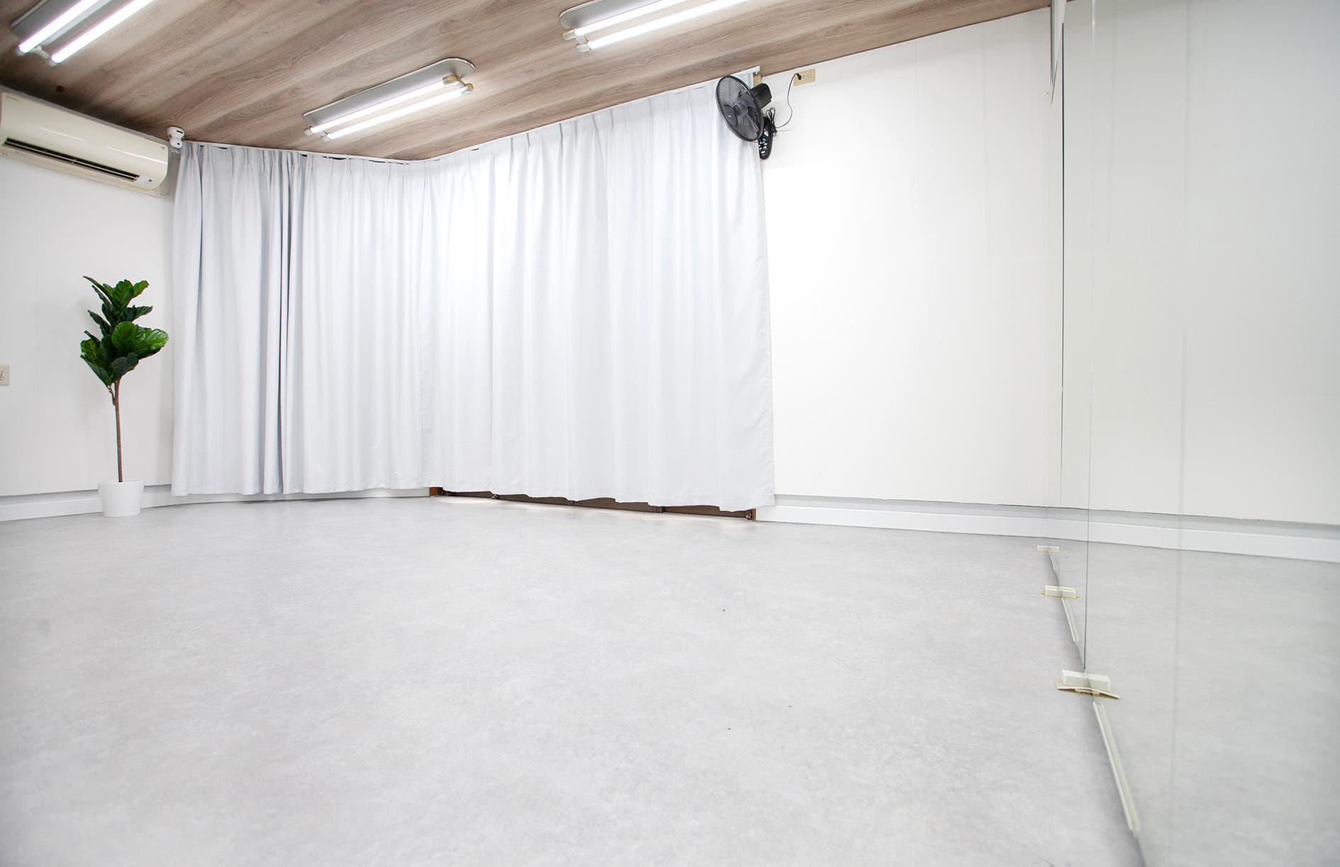 【レンタルスタジオ御徒町】JR御徒町駅 南口 徒歩4分（詳細案内図あり）ダンス、ヨガ、イベント、メイク、デスクワークに最適の写真6