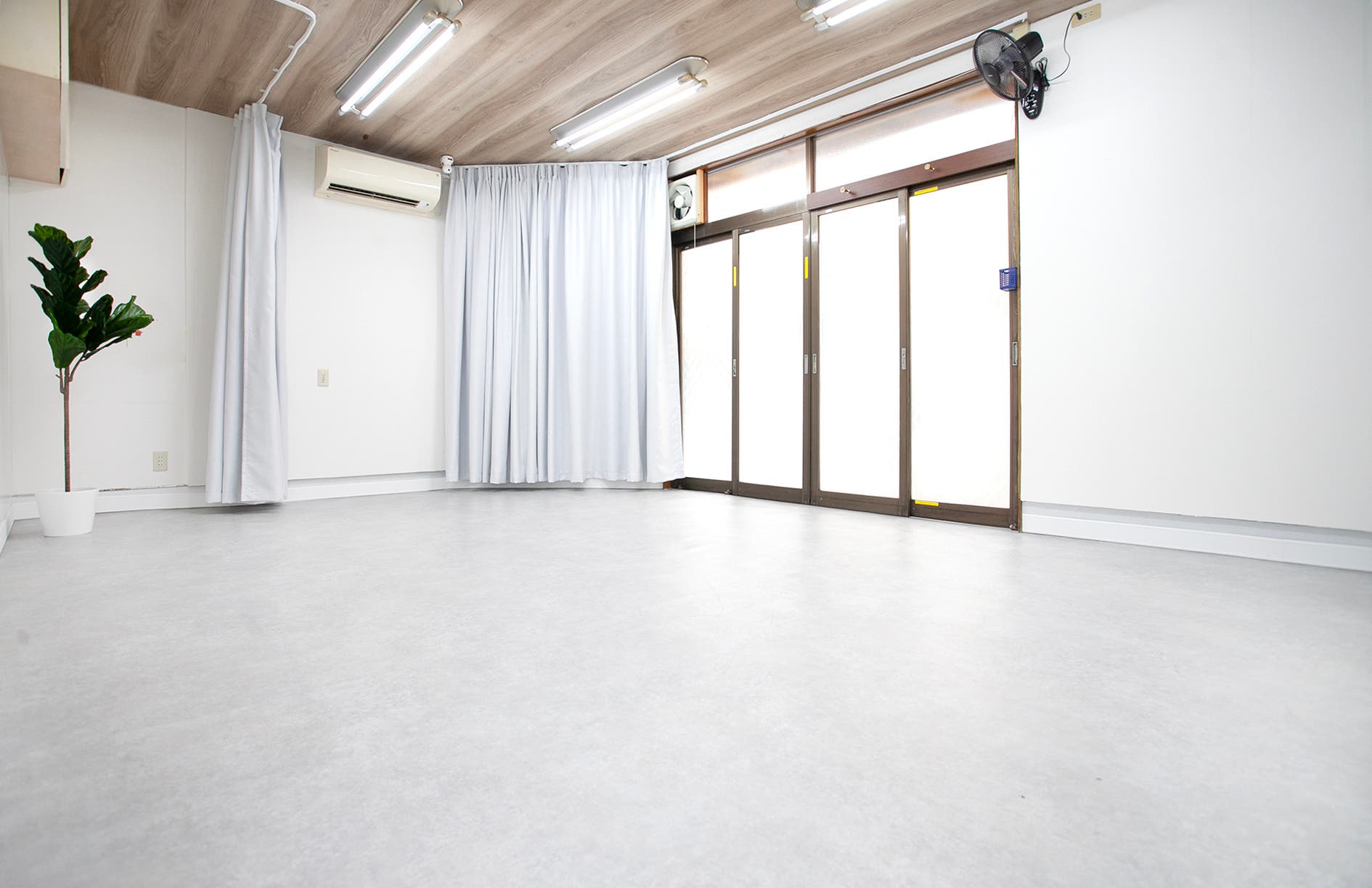 【レンタルスタジオ御徒町】JR御徒町駅 南口 徒歩4分（詳細案内図あり）ダンス、ヨガ、イベント、メイク、デスクワークに最適の写真9