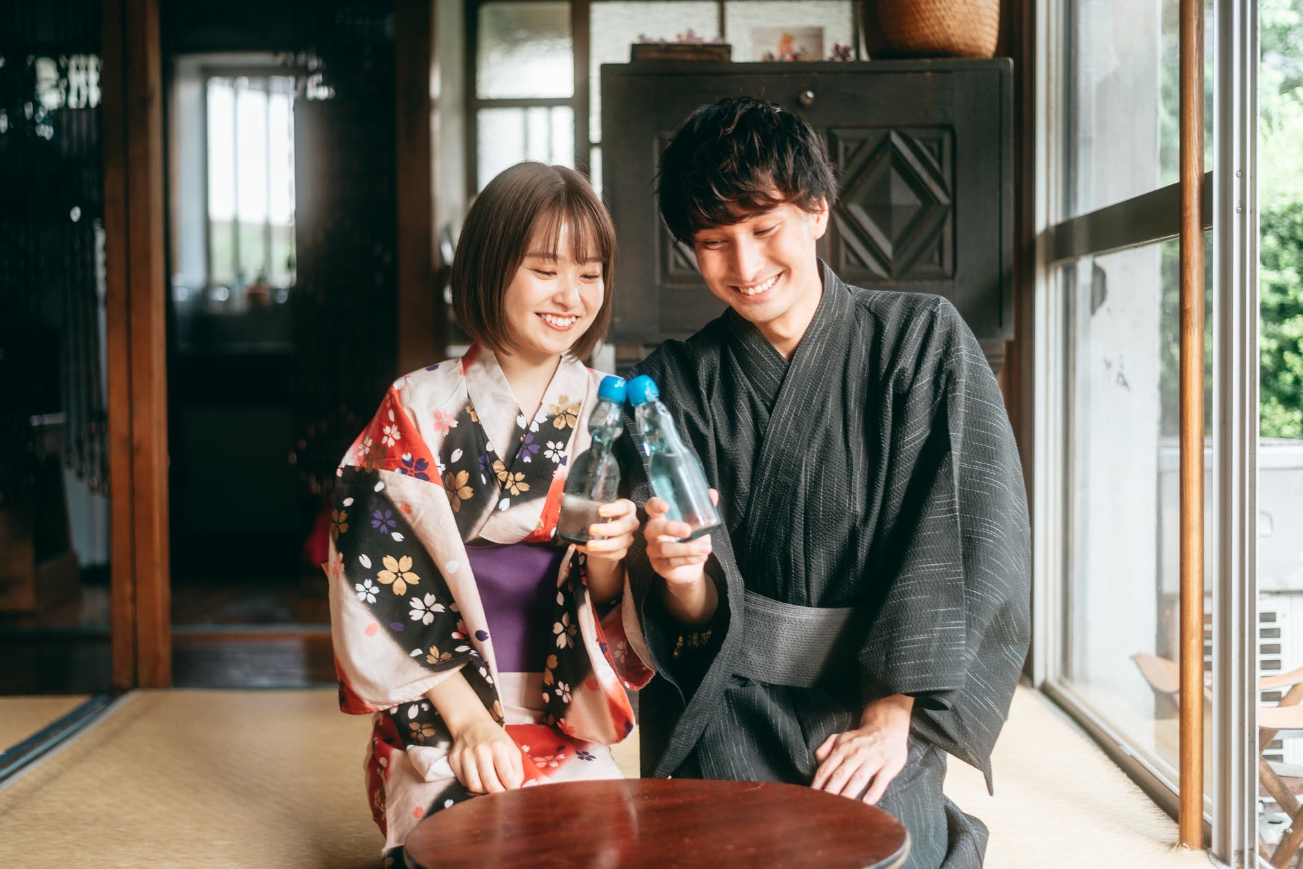 紅葉・こたつ・自然光・ちゃぶ台・浴衣・レンタル着付・自然光・懇親会・生配信・火鉢・ポートレイト・古時計の写真2