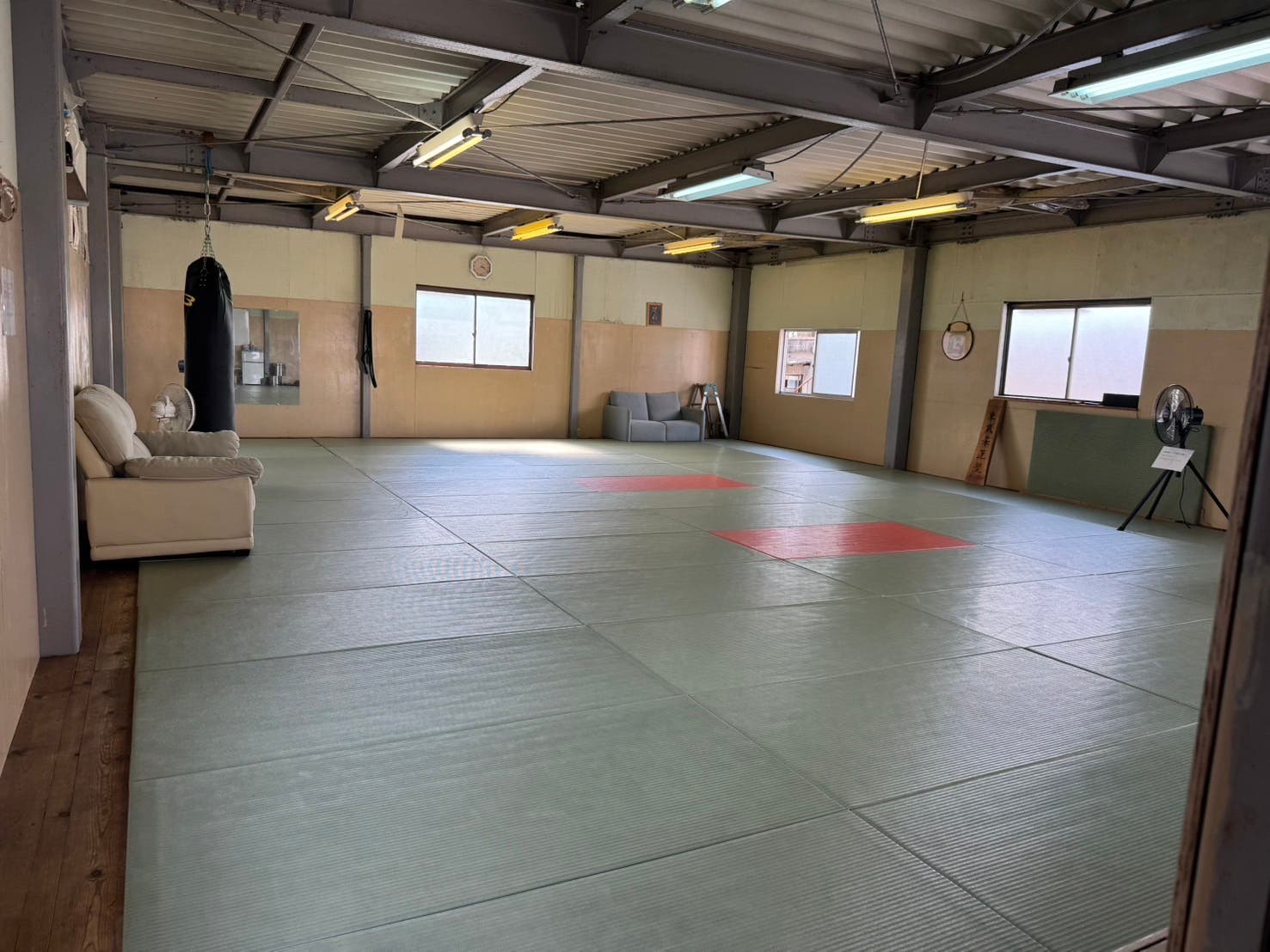 広さ106平米!約60畳!柔道場として使用していたのでスポーツレッスン/ダンス教室/ヨガ/スタジオ/バザー/イベント/会議場　の写真2