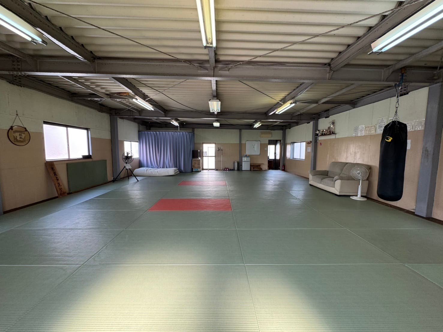 広さ106平米!約60畳!柔道場として使用していたのでスポーツレッスン/ダンス教室/ヨガ/スタジオ/バザー/イベント/会議場　の写真1