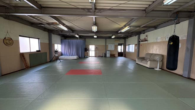 広さ106平米!約60畳!柔道場として使用していたのでスポーツレッスン/ダンス教室/ヨガ/スタジオ/バザー/イベント/会議場 の写真1