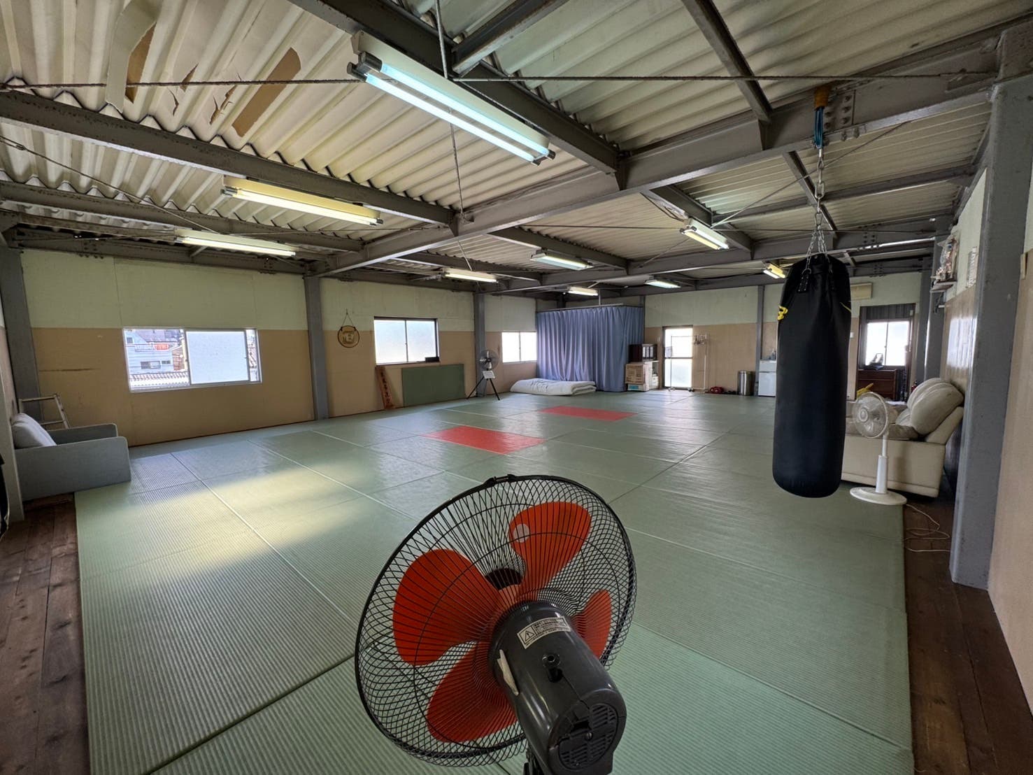 広さ106平米!約60畳!柔道場として使用していたのでスポーツレッスン/ダンス教室/ヨガ/スタジオ/バザー/イベント/会議場　の写真10
