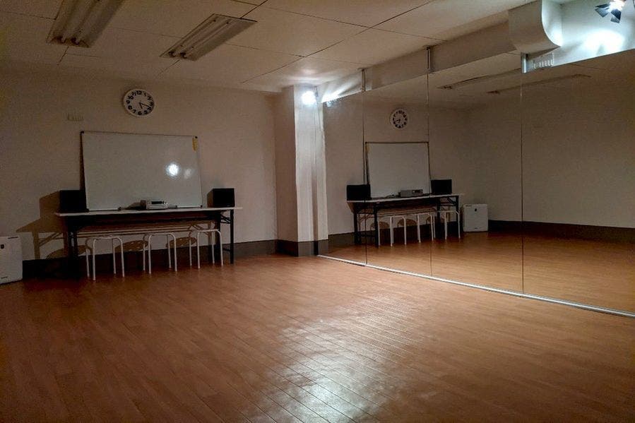 24時間利用可｜駅徒歩1分｜壁一面鏡ご用意あり｜ダンススタジオ｜ダンスやバレエ演劇の練習＆撮影等に最適！[78]の写真2