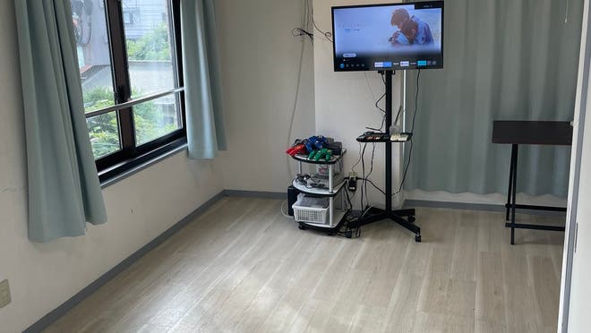 町田駅徒歩3分!ボードゲーム多数、人気レトロゲーム機複数完備、持ち込み自由、Wi-Fi・TV・冷蔵庫・充電器の写真1