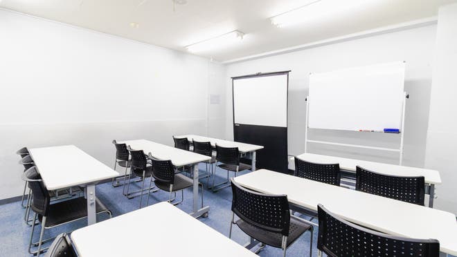 【新宿駅4分!21名利用可!】綺麗な室内!WiFi・プロジェクター・ホワイトボード全て無料!ふれあい貸し会議室 新宿豊栄の写真3