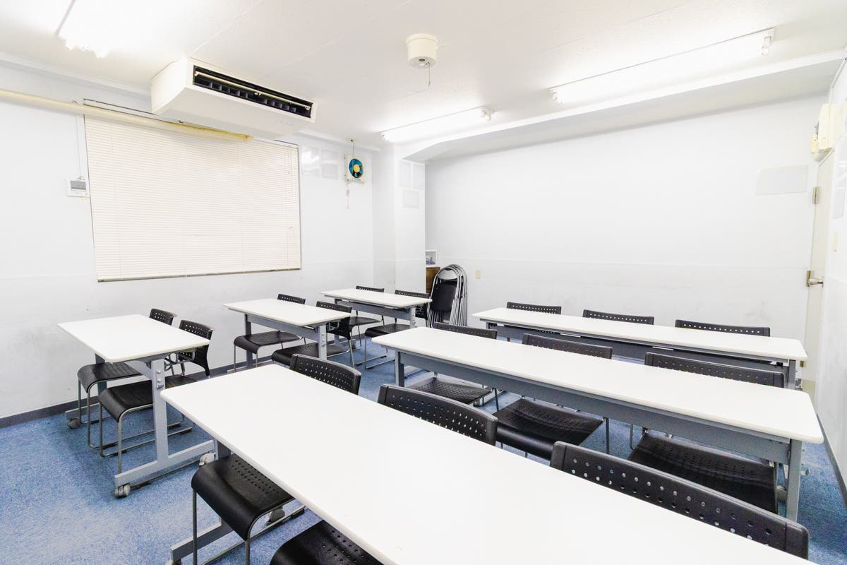 【新宿駅4分！21名利用可！】綺麗な室内！WiFi・プロジェクター・ホワイトボード全て無料！ふれあい貸し会議室　新宿豊栄の写真5