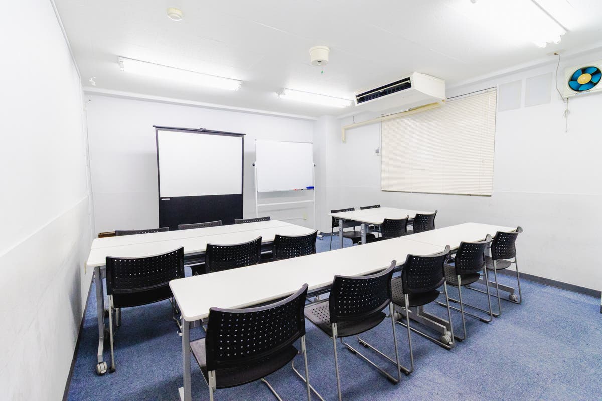 【新宿駅4分！21名利用可！】綺麗な室内！WiFi・プロジェクター・ホワイトボード全て無料！ふれあい貸し会議室　新宿豊栄の写真7